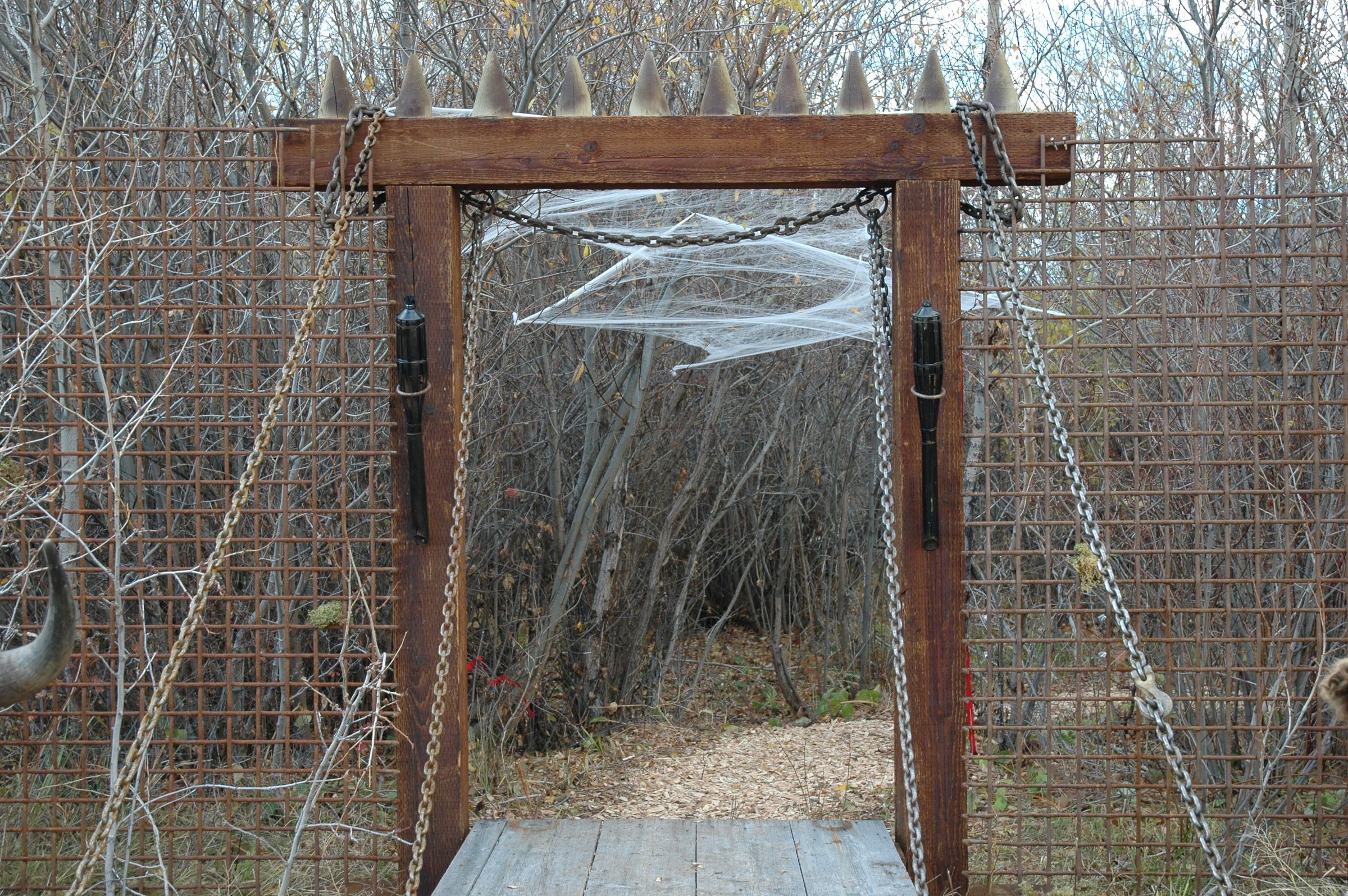How to Build a Spooky Working Drawbridge With Sounds and Light : 10 ...