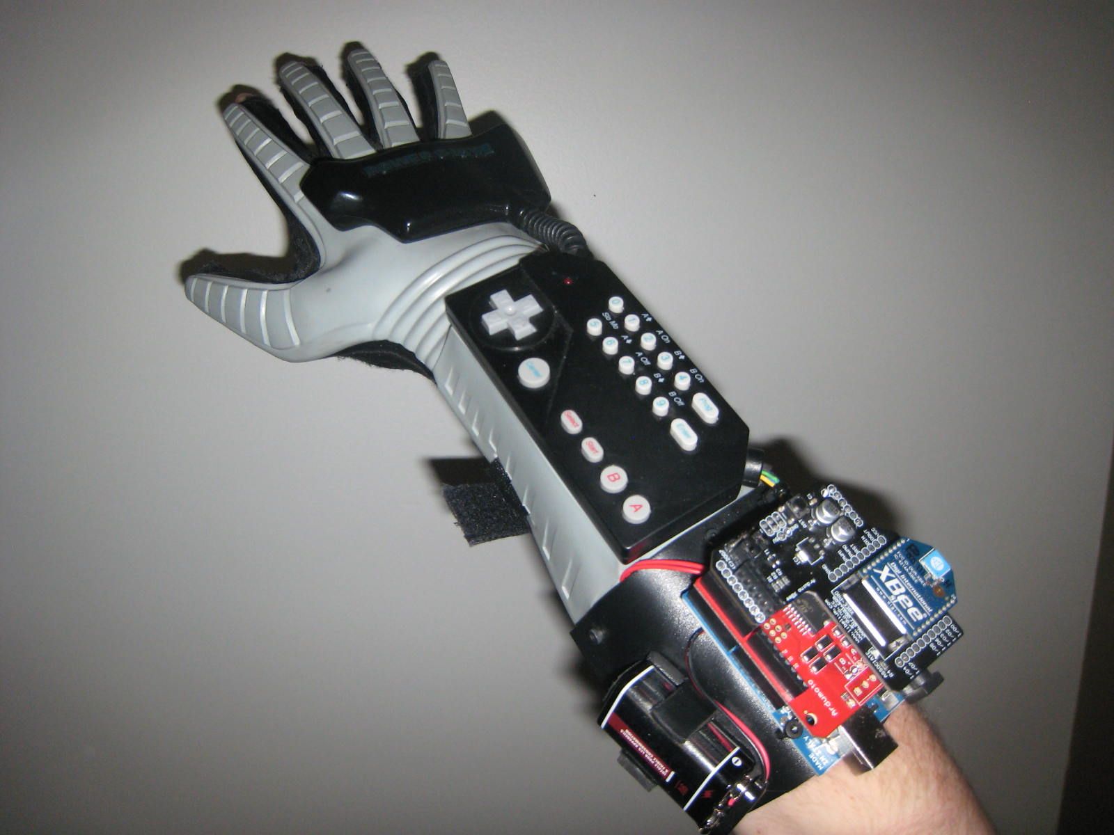 Hacking a Powerglove : 7 Steps (with Pictures) - Instructables