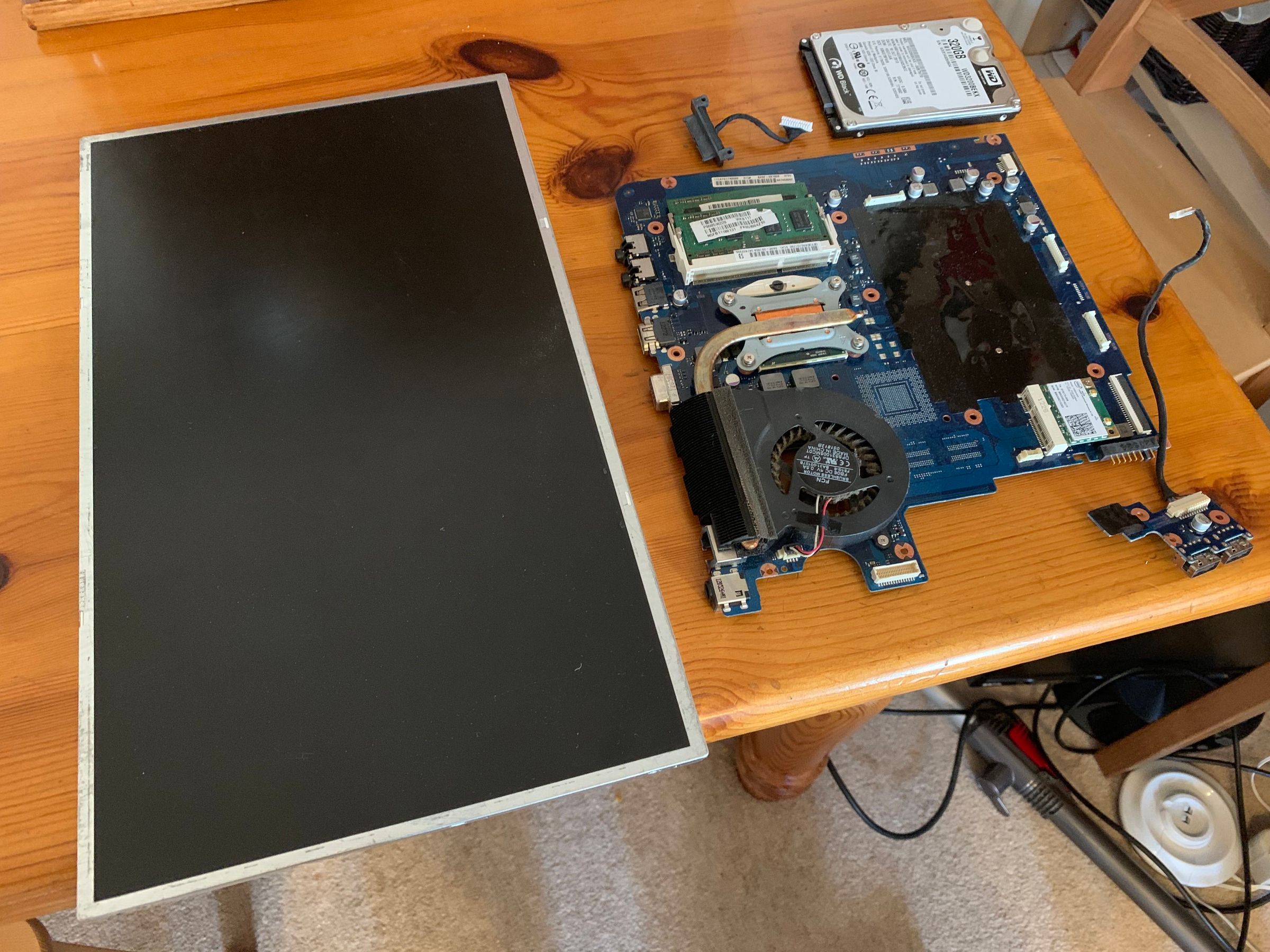 Mini 2-player Arcade From an Old Laptop and Ikea Chopping Boards. : 32 ...