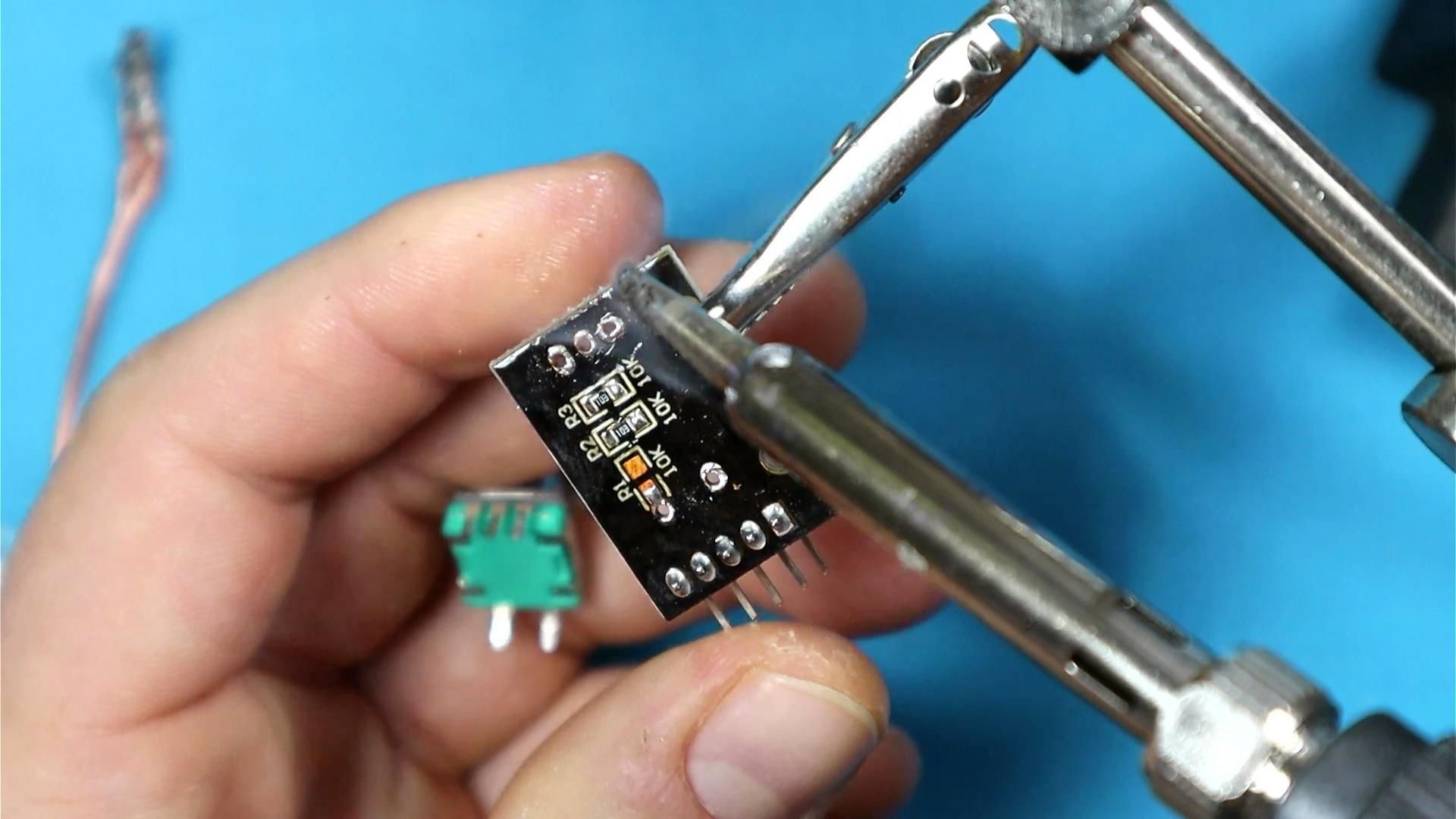 How to Replace the Rotary Encoder on a Car Radio : 5 Steps (with ...