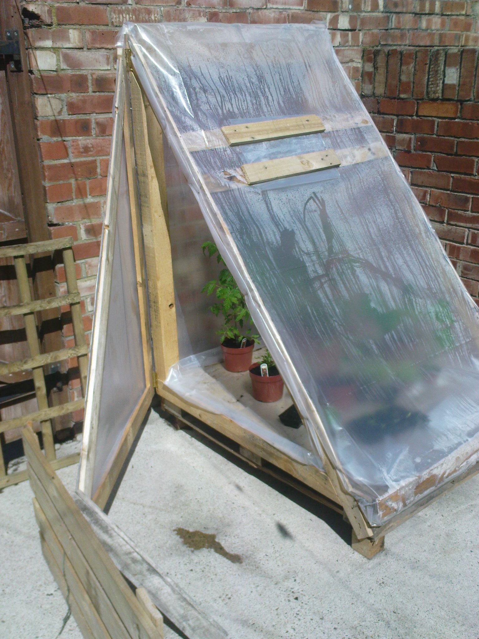 Greenhouse : 4 Steps - Instructables