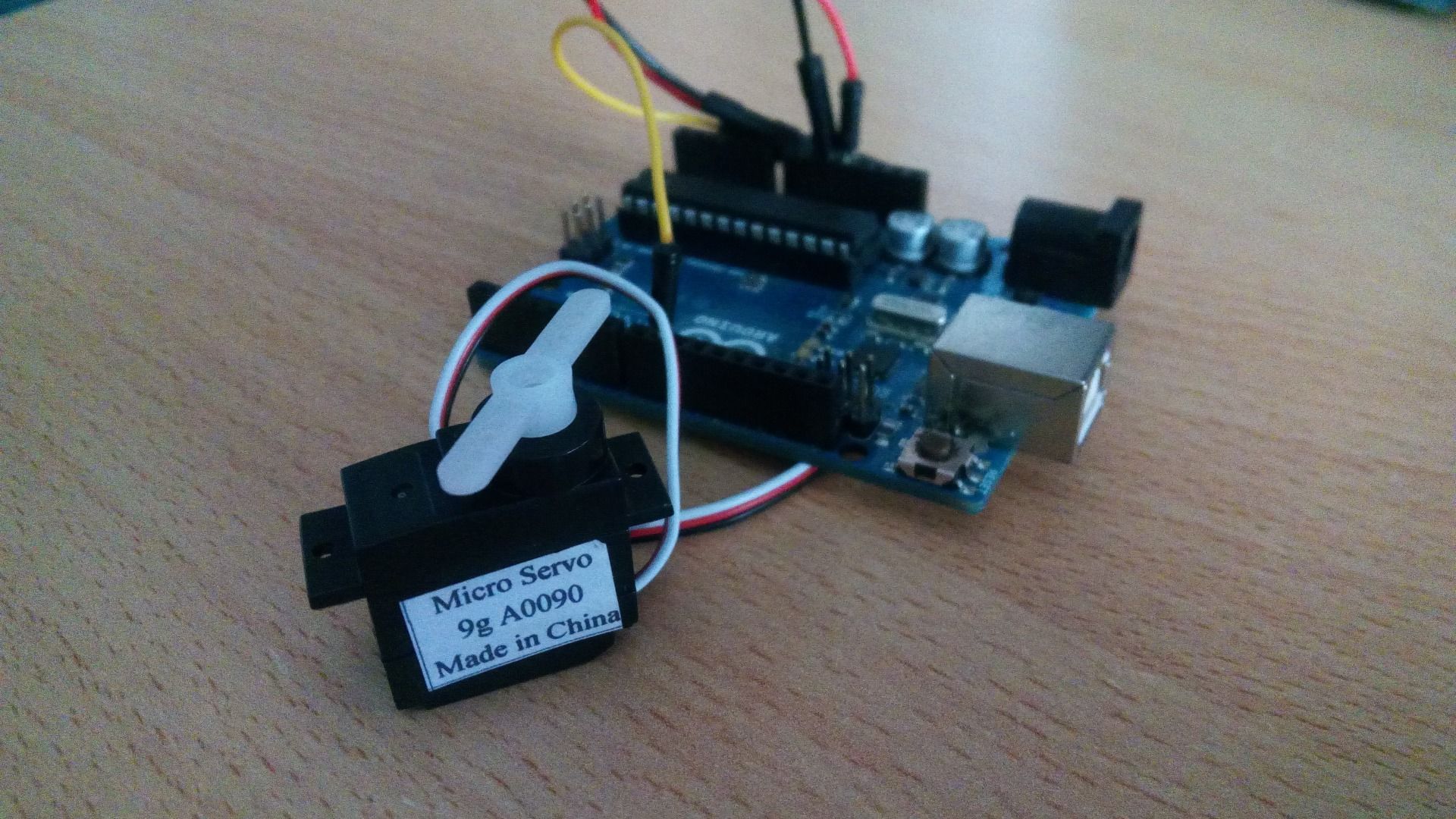 How to Use a Servo Motor - Arduino Tutorial : 4 Steps - Instructables