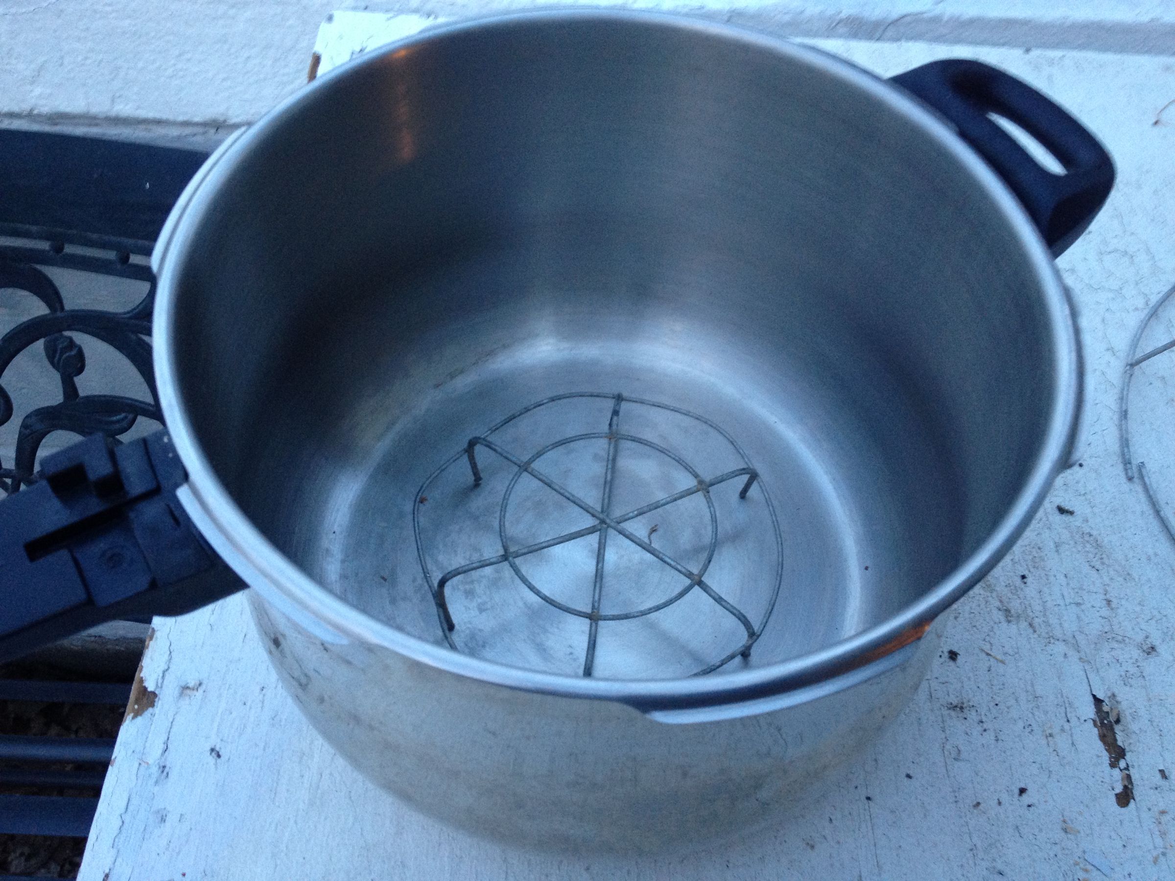 How to Sterilize Autoclavable Materials at Home Using a Pressure Cooker ...