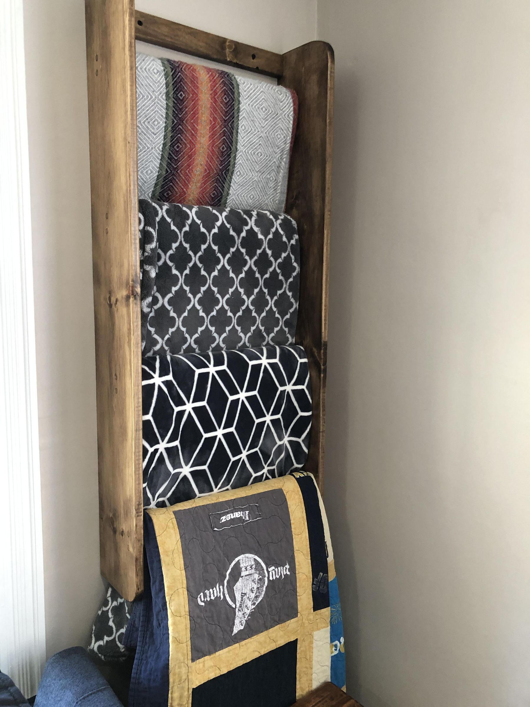 Wall Mounted Blanket Ladder : 9 Steps (with Pictures) - Instructables