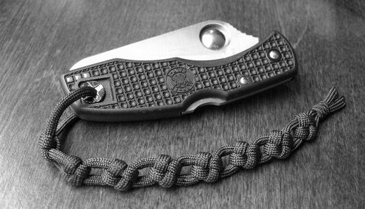 Cross Knot Paracord Lanyard : 13 Steps (with Pictures) - Instructables