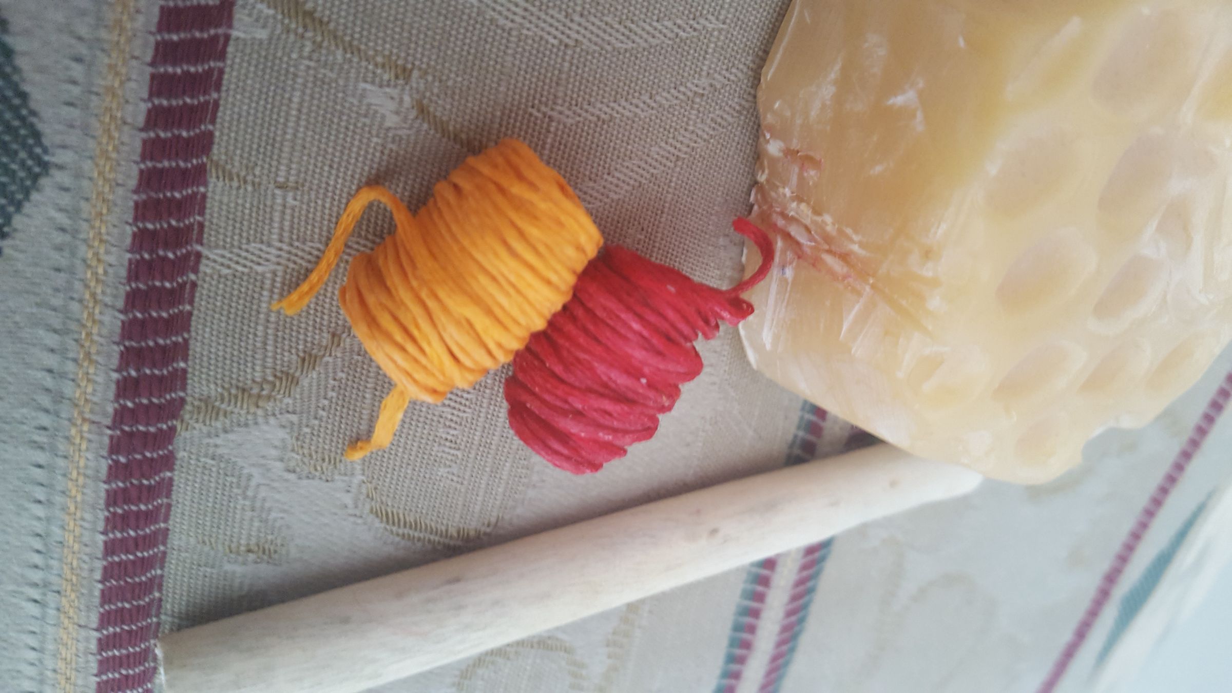 WAX YOUR OWN THREAD : 9 Steps - Instructables