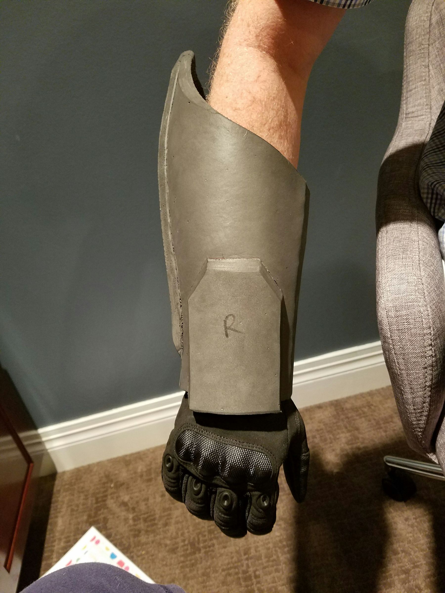 Batman Gauntlets : 7 Steps (with Pictures) - Instructables