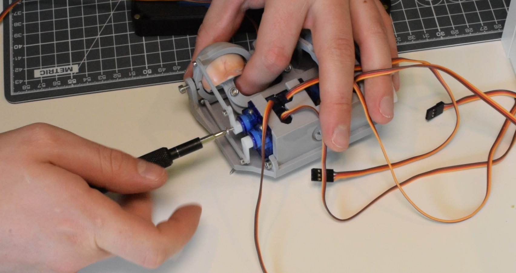 Simplified 3D Printed Animatronic Dual Eye Mechanism : 4 Steps (with ...