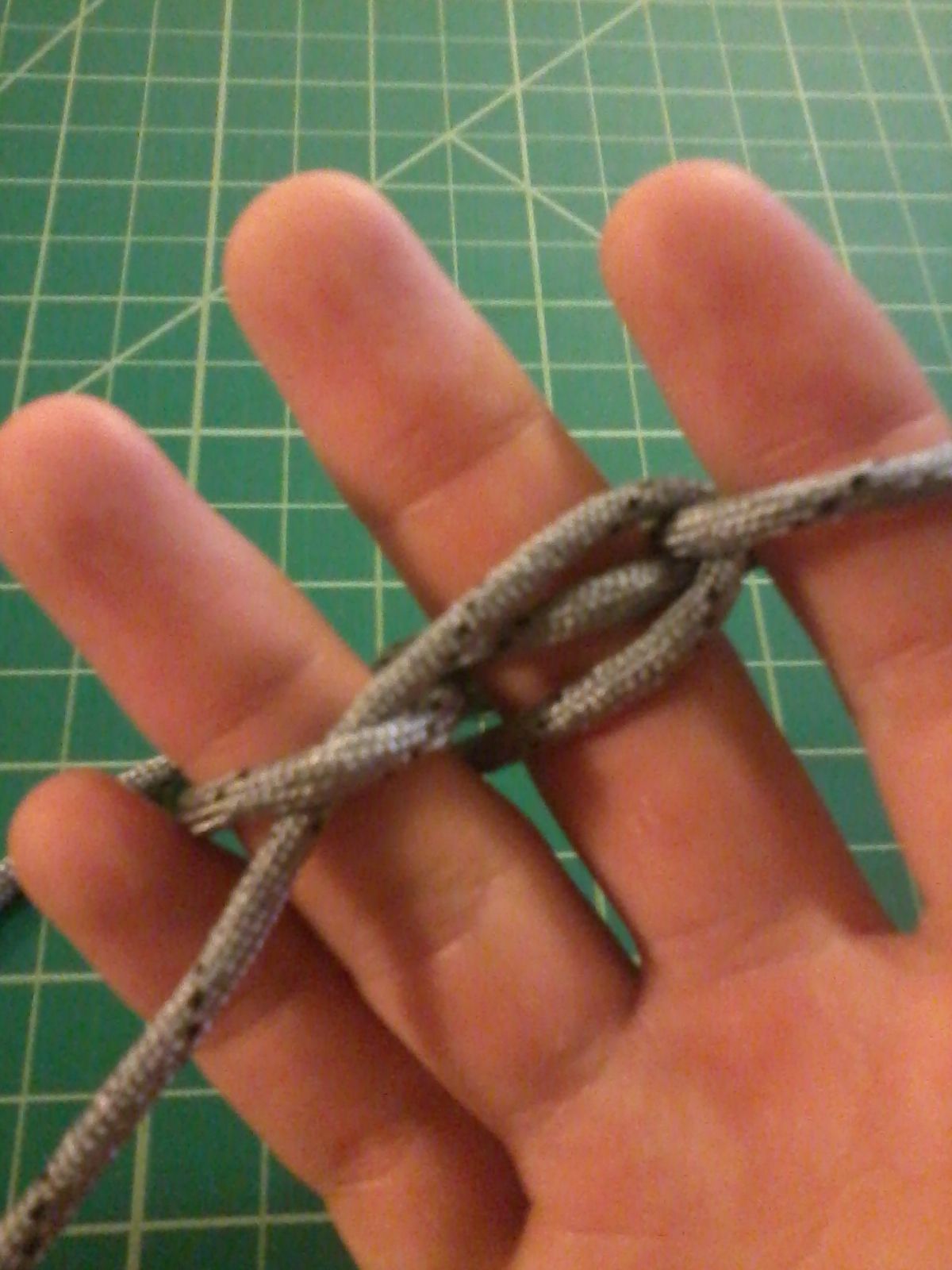 Paracord Cross-Knot Cross : 12 Steps - Instructables