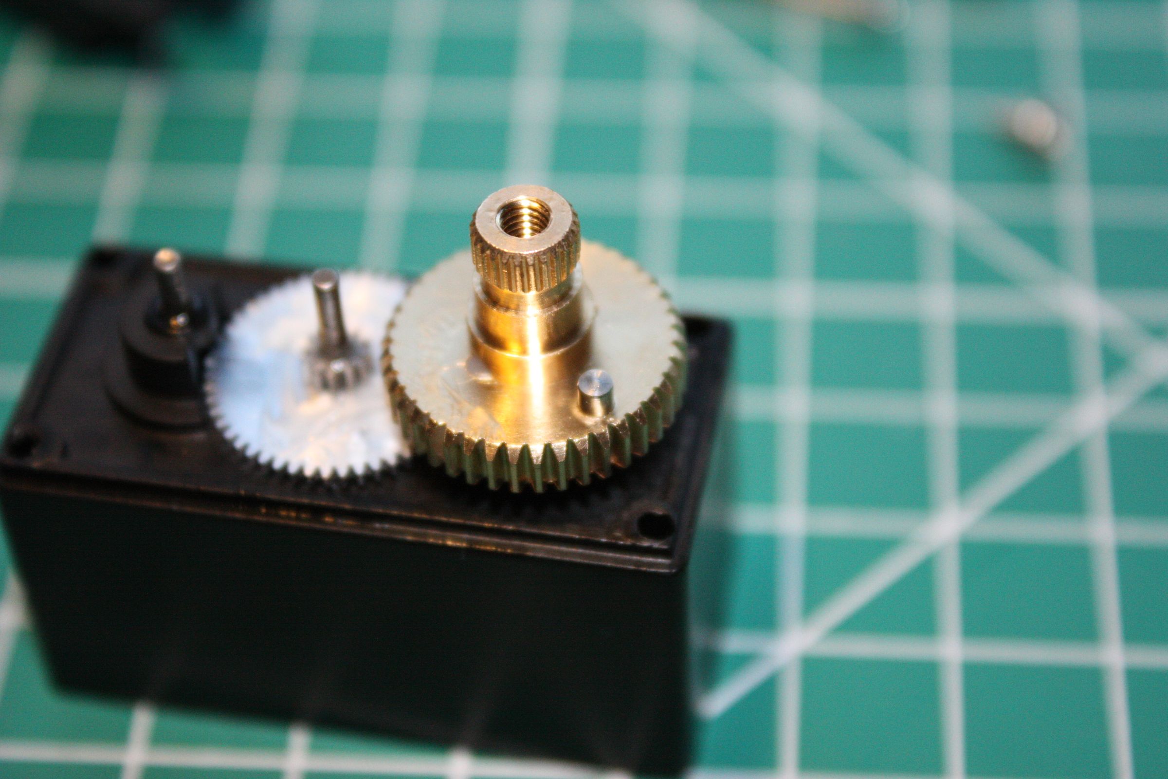 Convert Towerpro MG995 Servo to Continuous Rotation : 9 Steps (with ...