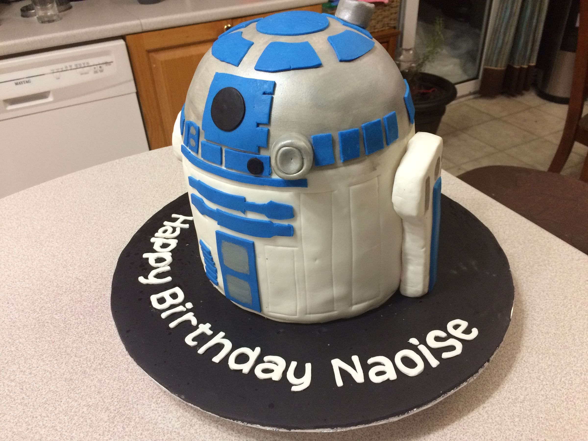 R2-D2 Cake : 5 Steps (with Pictures) - Instructables