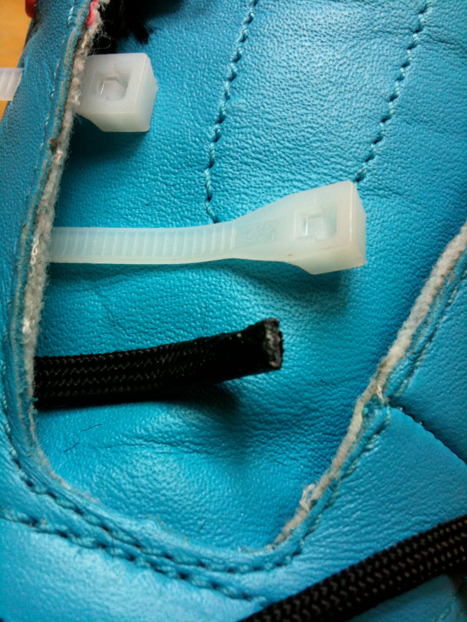 Power Laces- the Auto Lacing Shoe : 9 Steps (with Pictures) - Instructables
