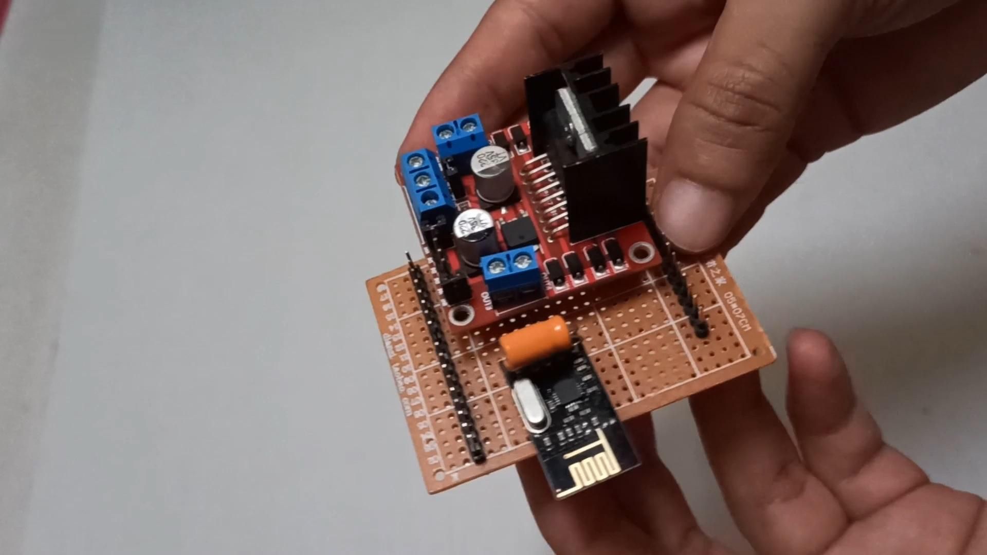 DIY | Hand Gestures Controlled Car Using Arduino | NRf24l01 | MPU6050 ...