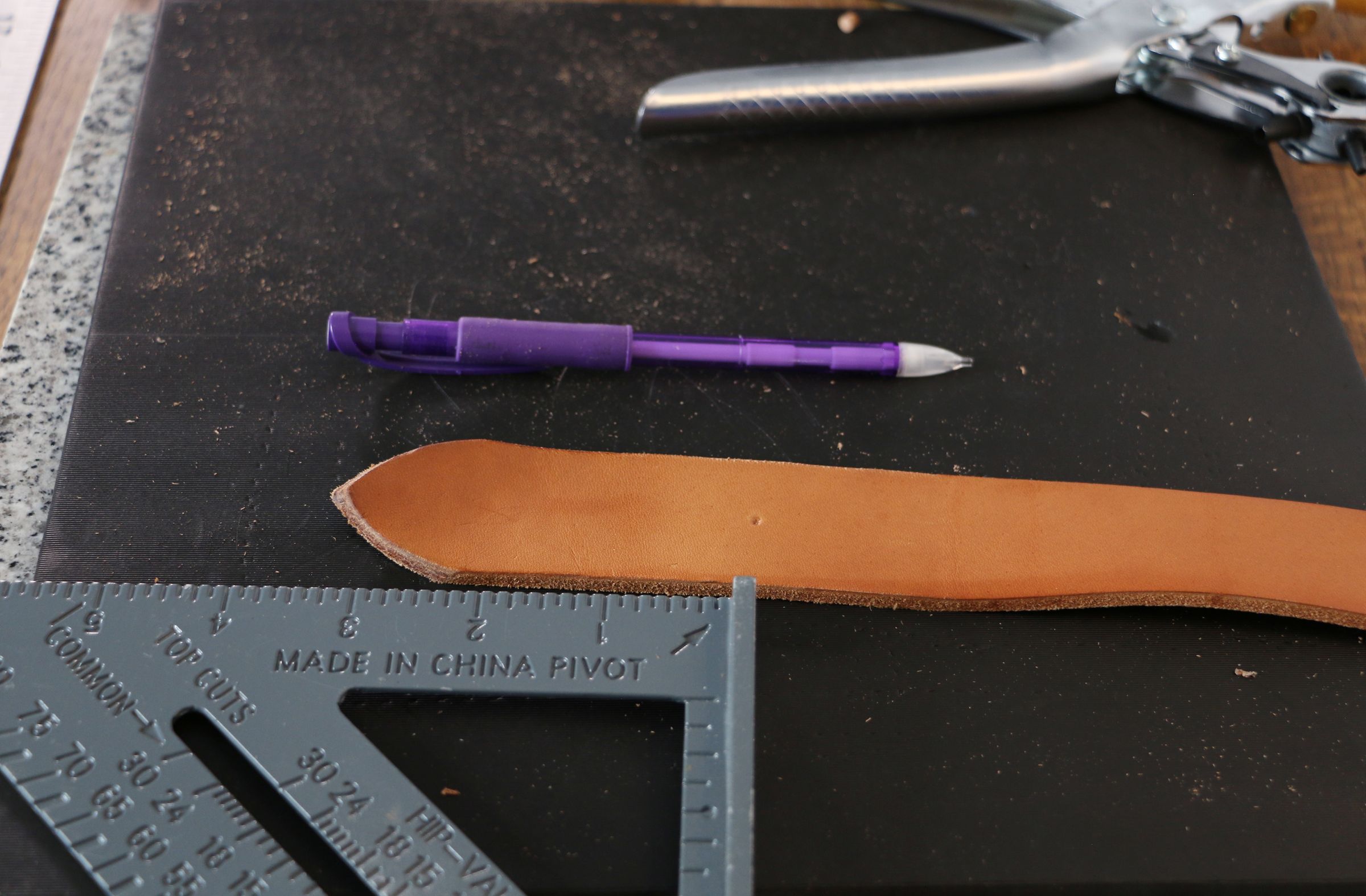 How to Make a Leather Belt - DIY : 8 Steps (with Pictures) - Instructables