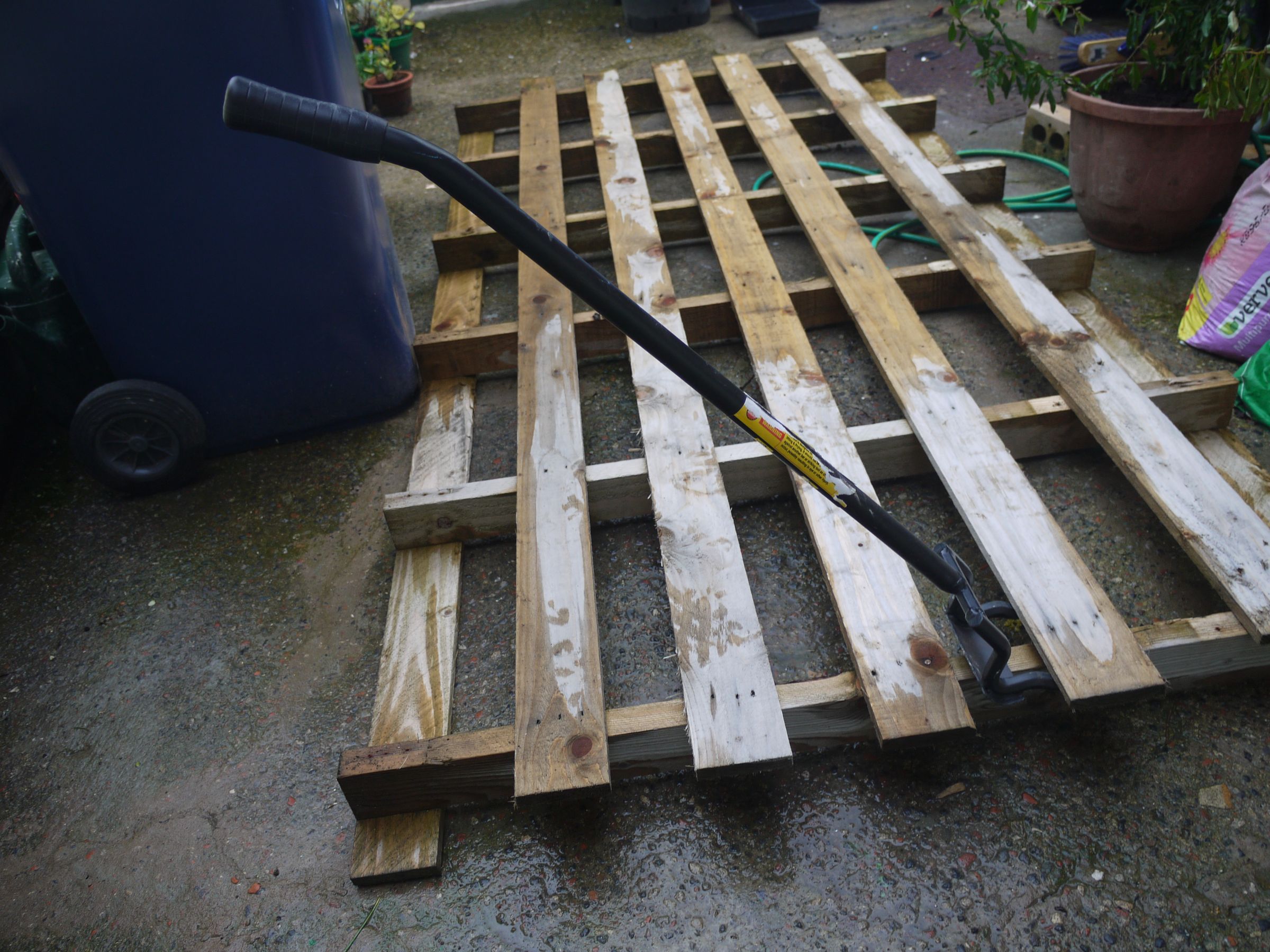 Pallet Wood Desk : 8 Steps (with Pictures) - Instructables