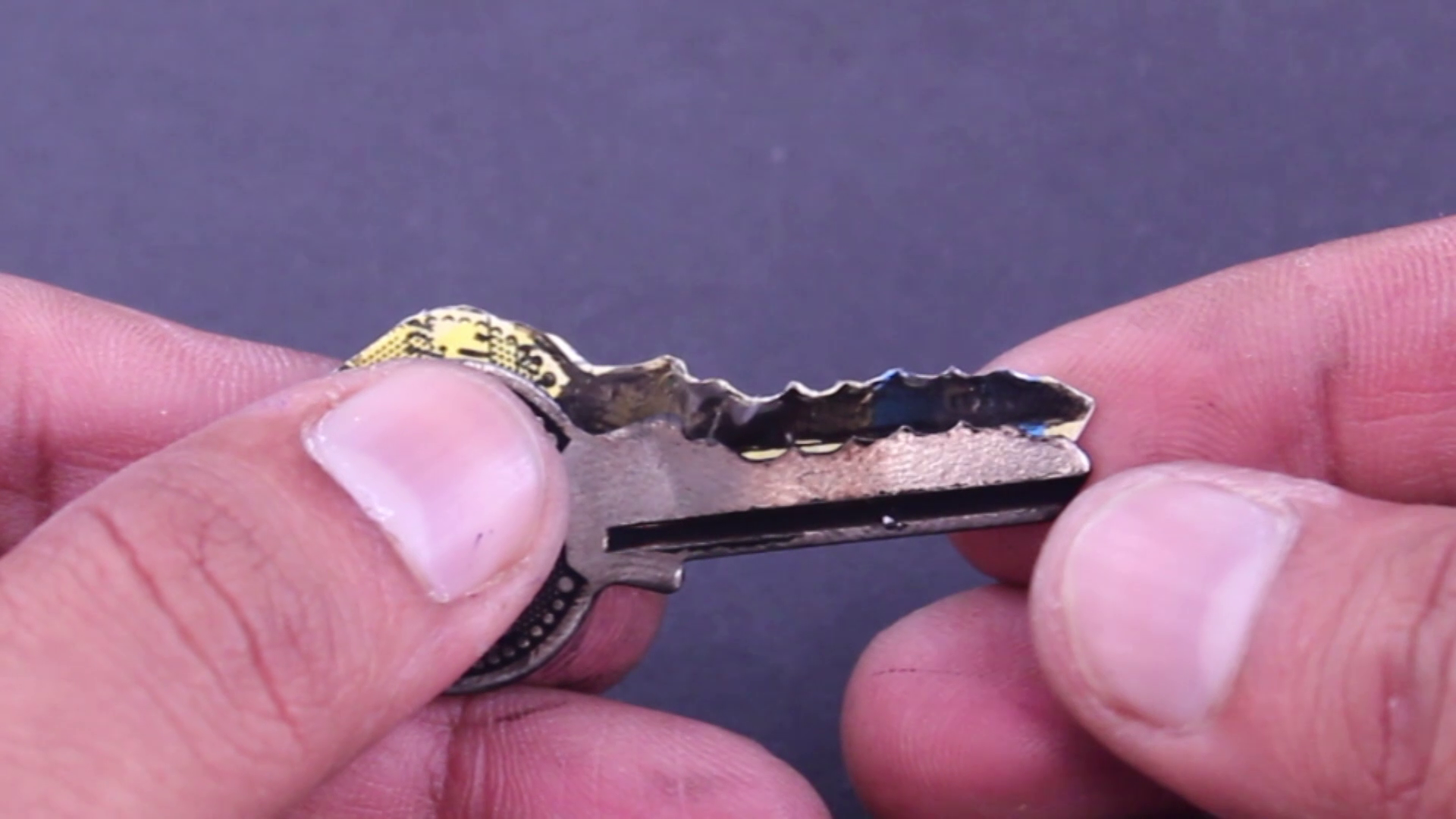 Make Emergency Homemade Spare Key With TicTac Bottle or Credit Card in ...