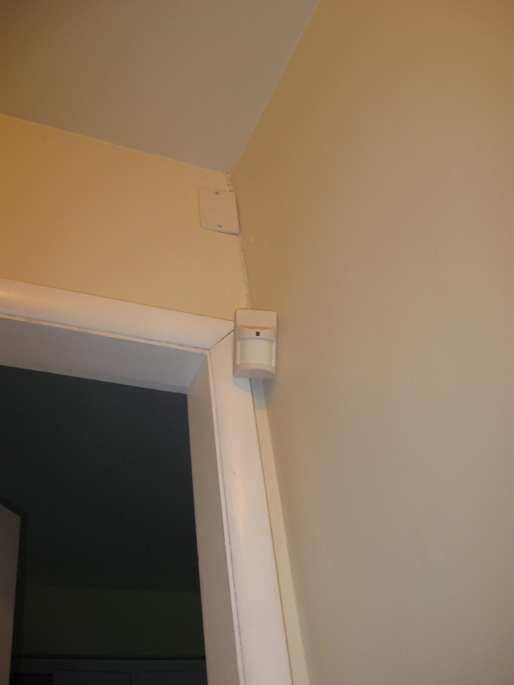 Hacking a PIR Motion Sensor for Use As a Triggering Device. : 5 Steps ...