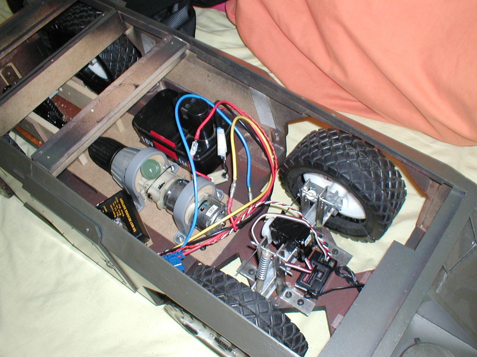 Aliens APC - Radio Controlled : 10 Steps (with Pictures) - Instructables