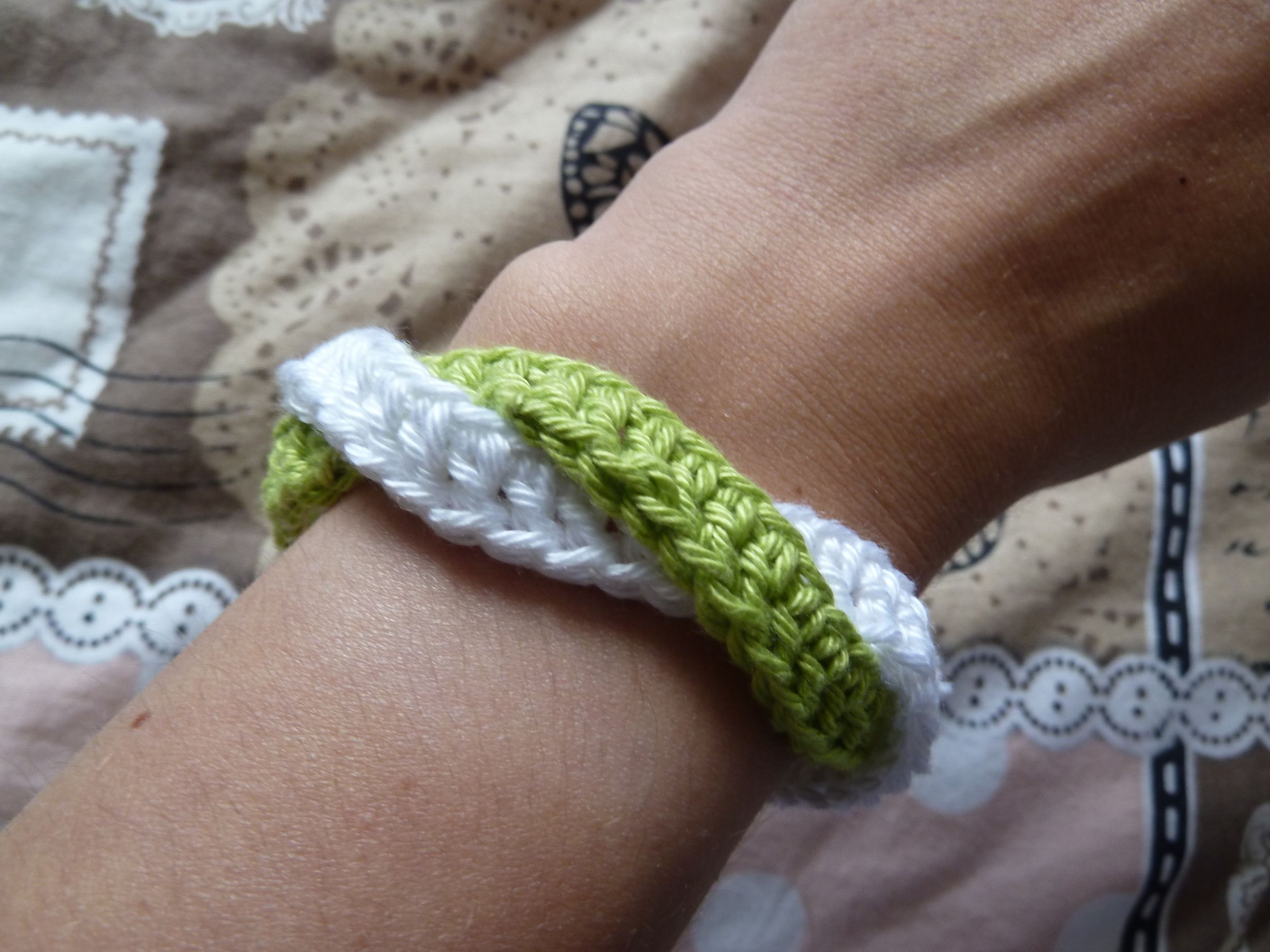 Infinite Circles Crochet Bracelet : 6 Steps (with Pictures) - Instructables