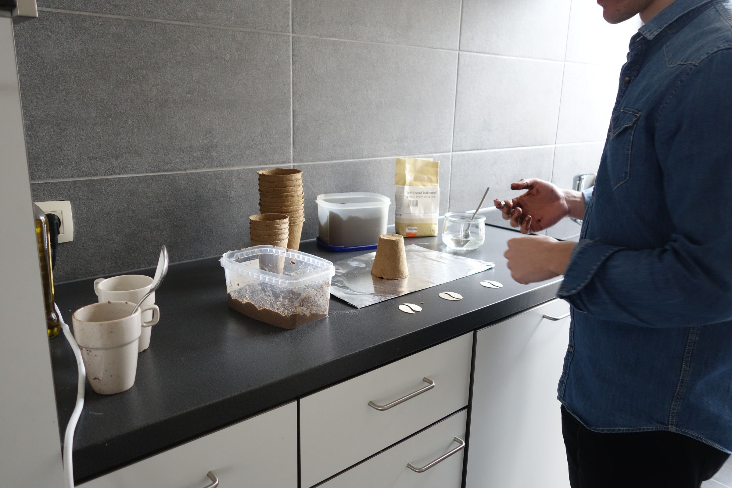 Biodegradable Flower Pots Out of Coffee Grounds! : 6 Steps (with ...
