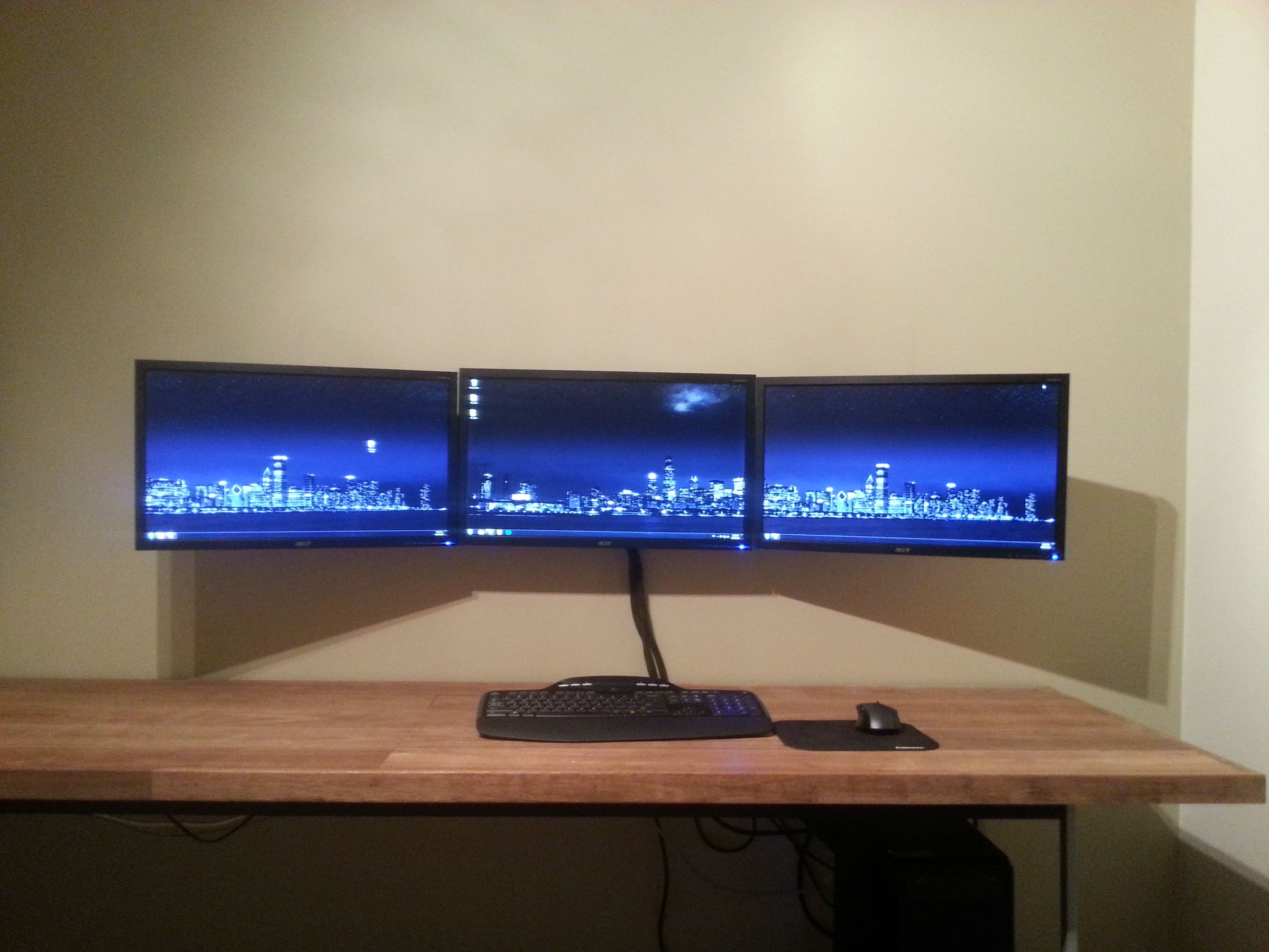 Triple Monitor Wall Mount : 6 Steps - Instructables