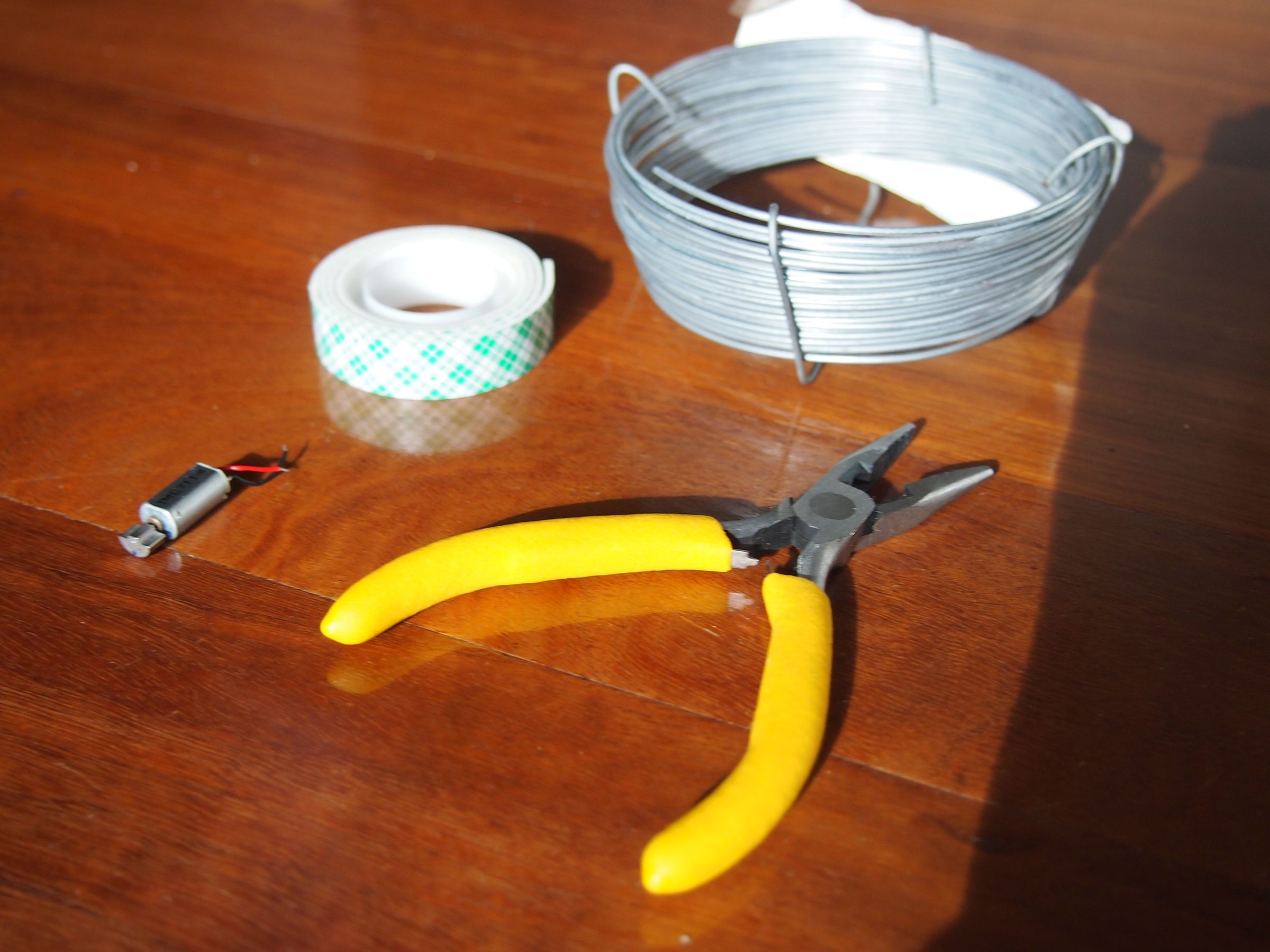 How to Build a Simple Vibrobot : 5 Steps (with Pictures) - Instructables