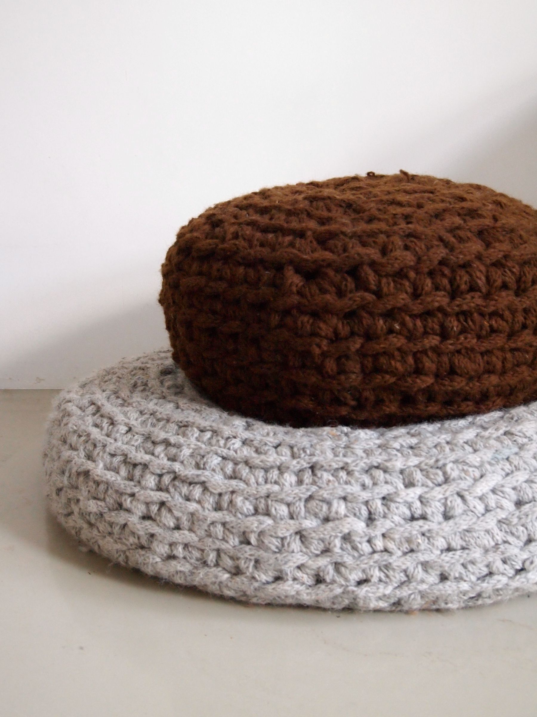 Make a Mega-crochet Pouf : 4 Steps (with Pictures) - Instructables