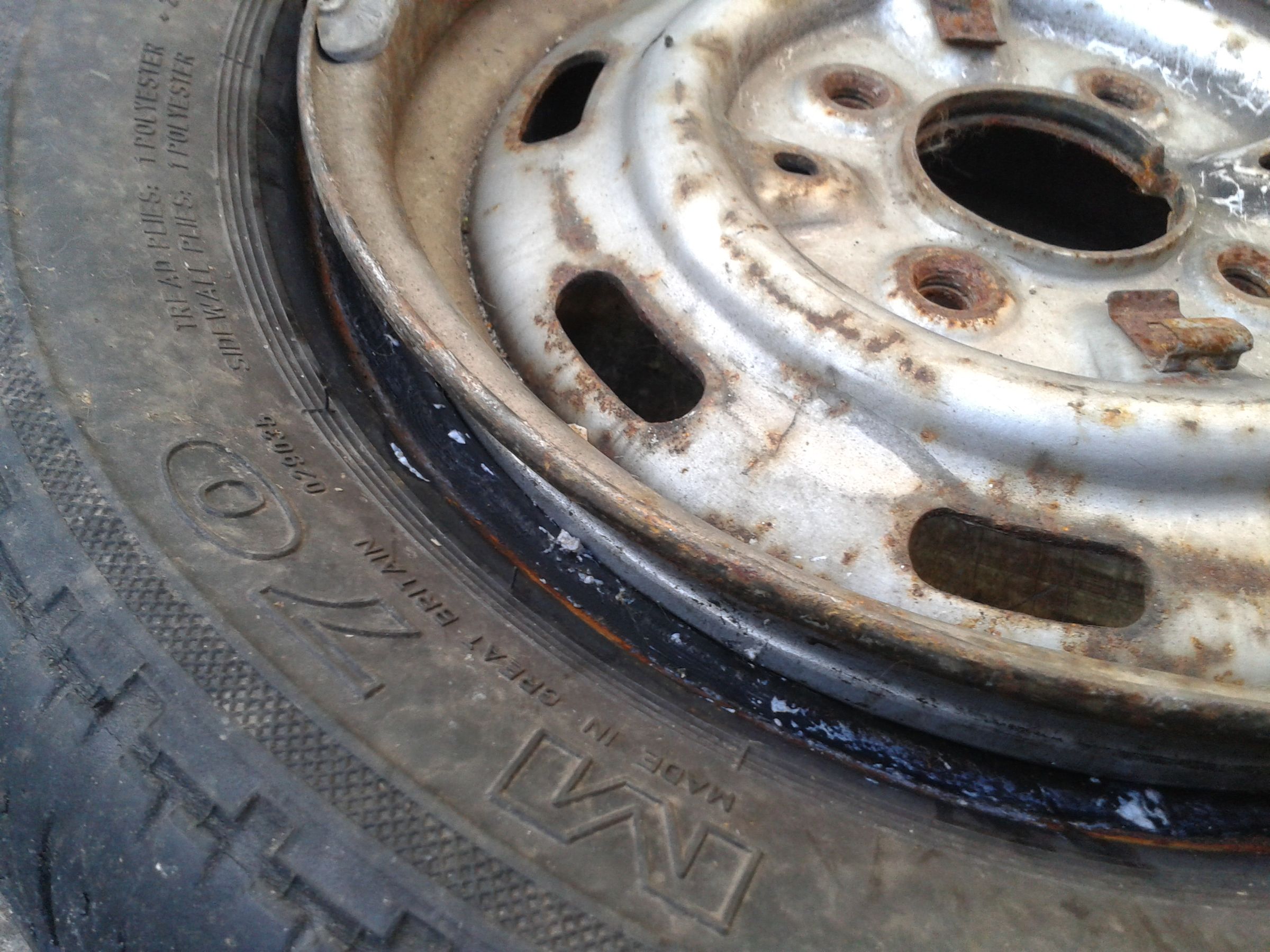 Tyre Bead Breaking, Removal & Fitting. : 6 Steps - Instructables