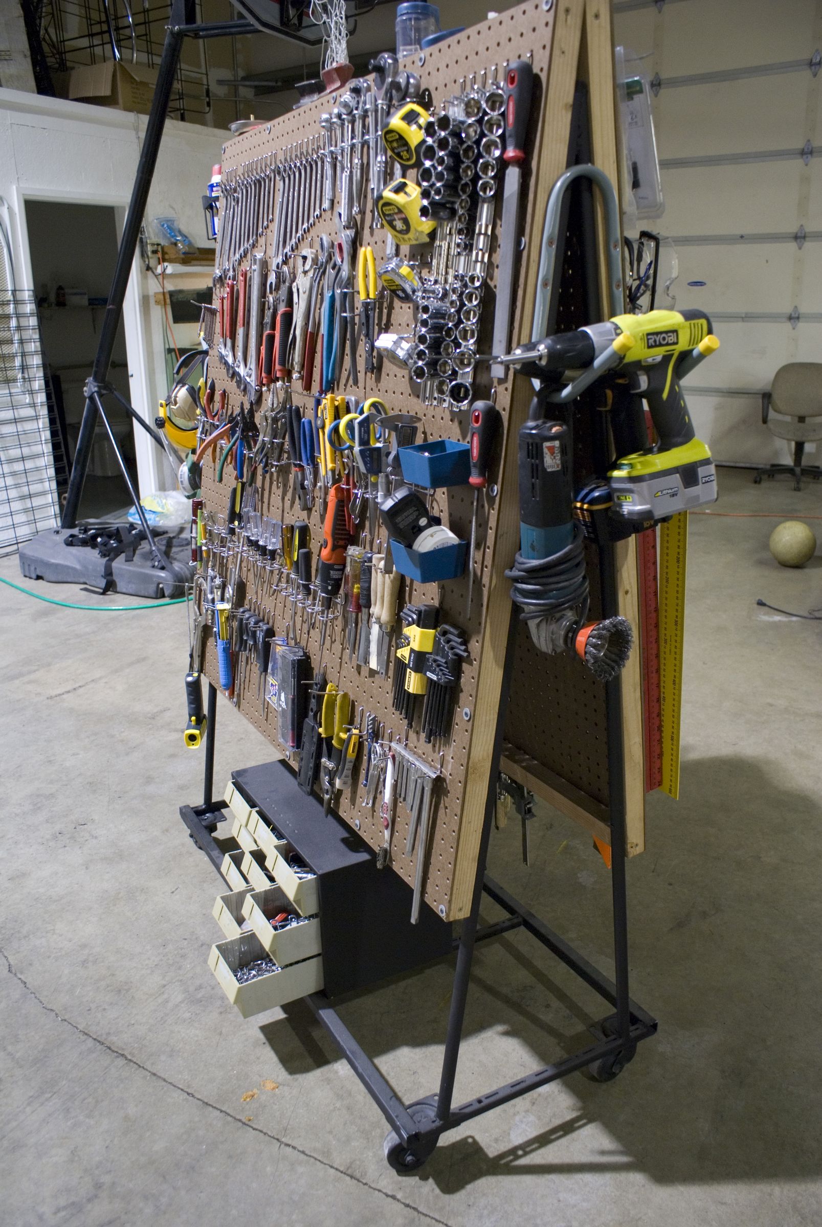 Build a Peg Board Tool Cart (by Brad Justinen) : 16 Steps (with ...