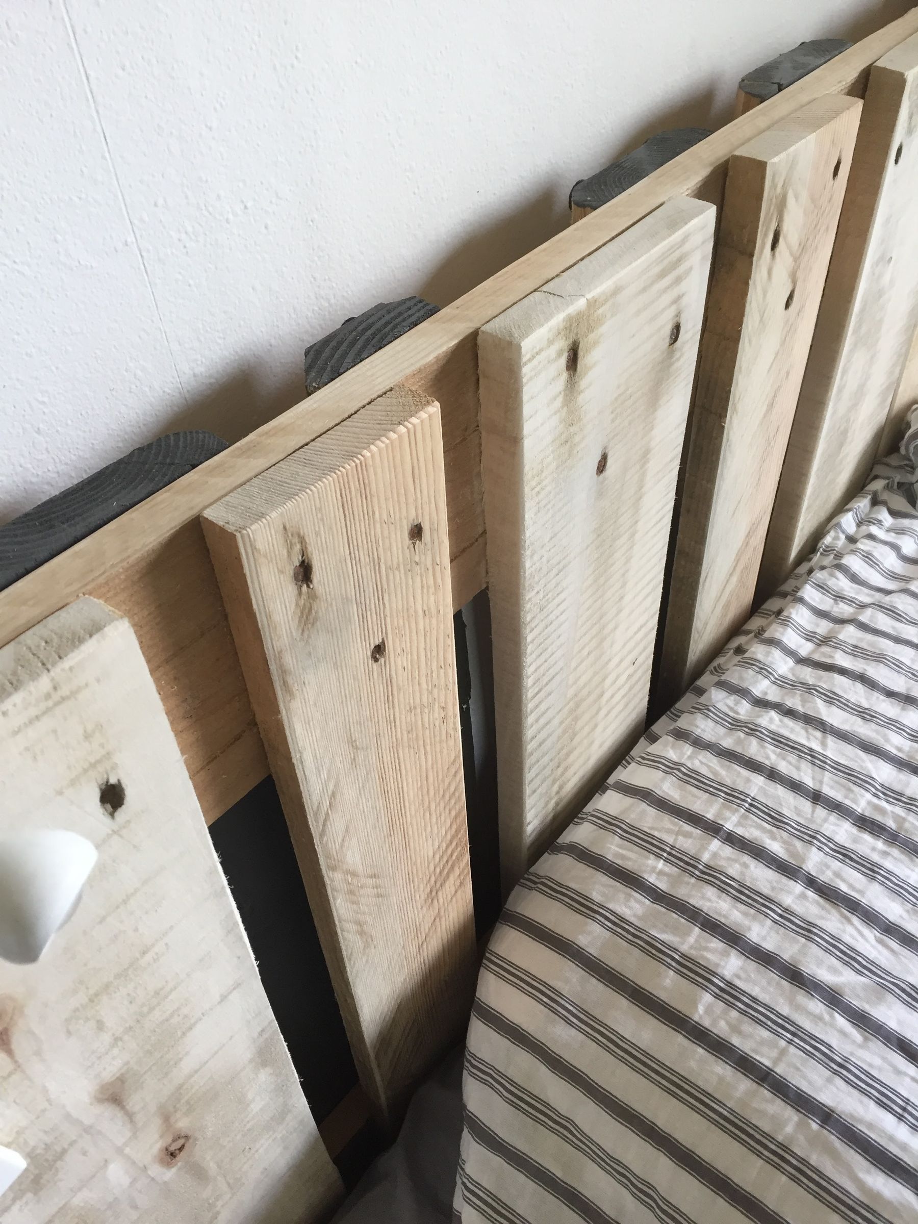 Simple, Elegant Pallet Bed : 6 Steps (with Pictures) - Instructables