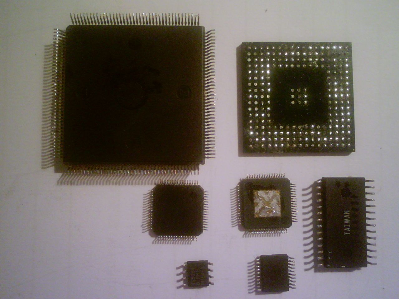 How to De-Solder Surface Mount ICs : 5 Steps - Instructables