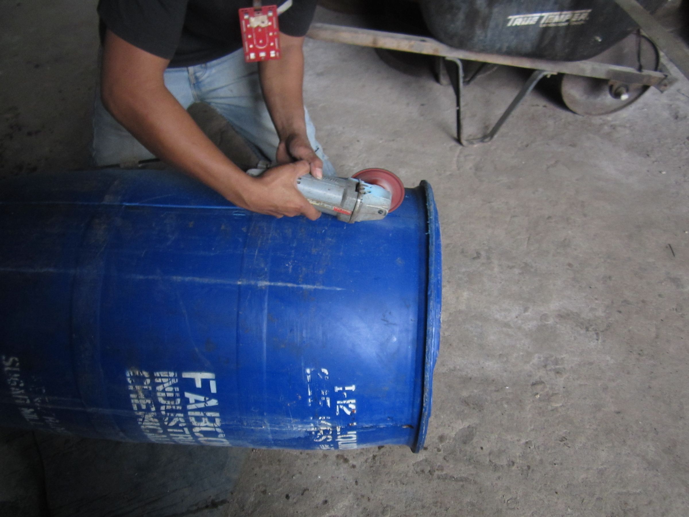 Cutting Half Vertically a PVC Drum (fast Method). - Instructables