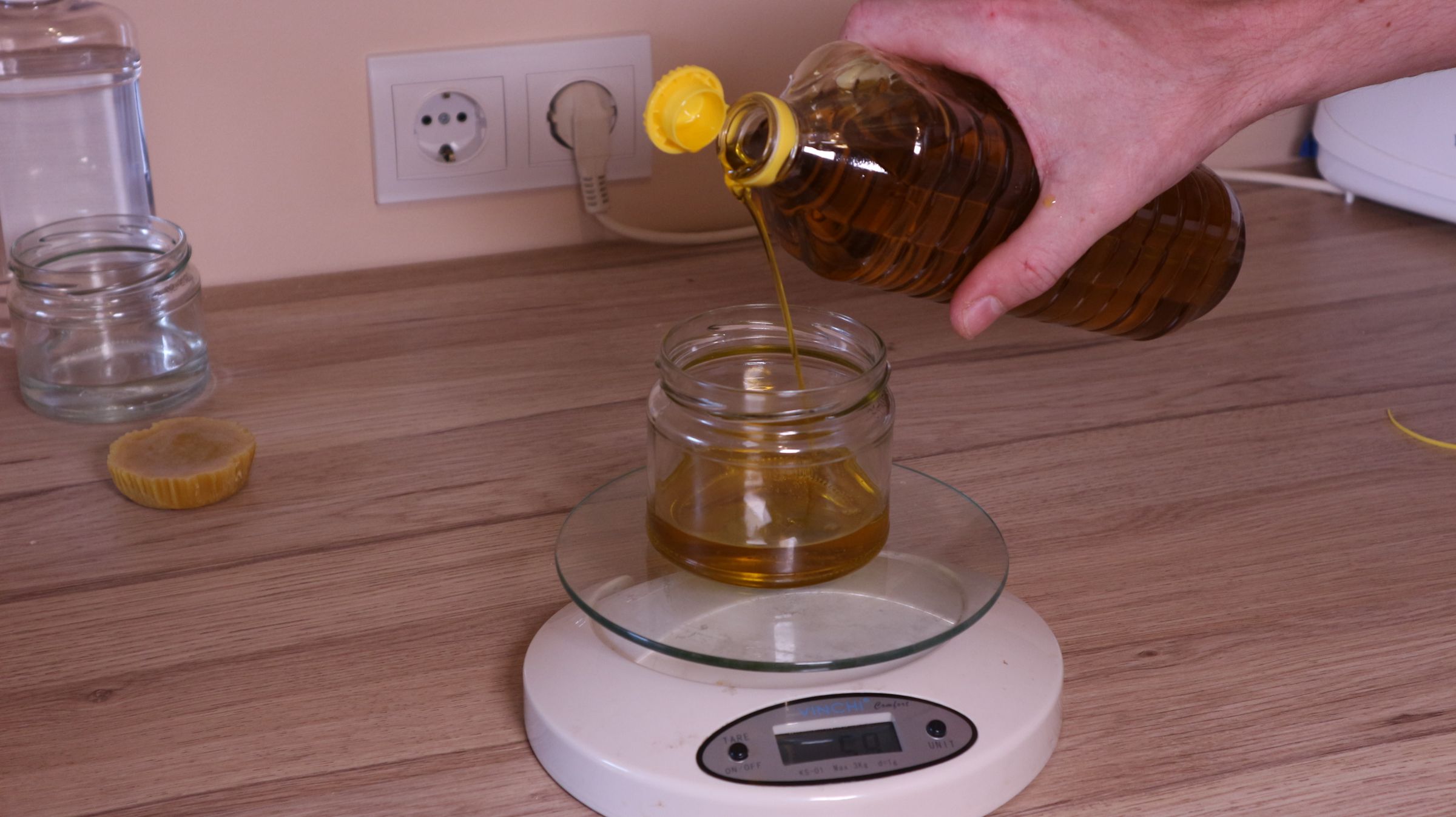 How to Make Food Safe Finishing Wax : 4 Steps (with Pictures ...