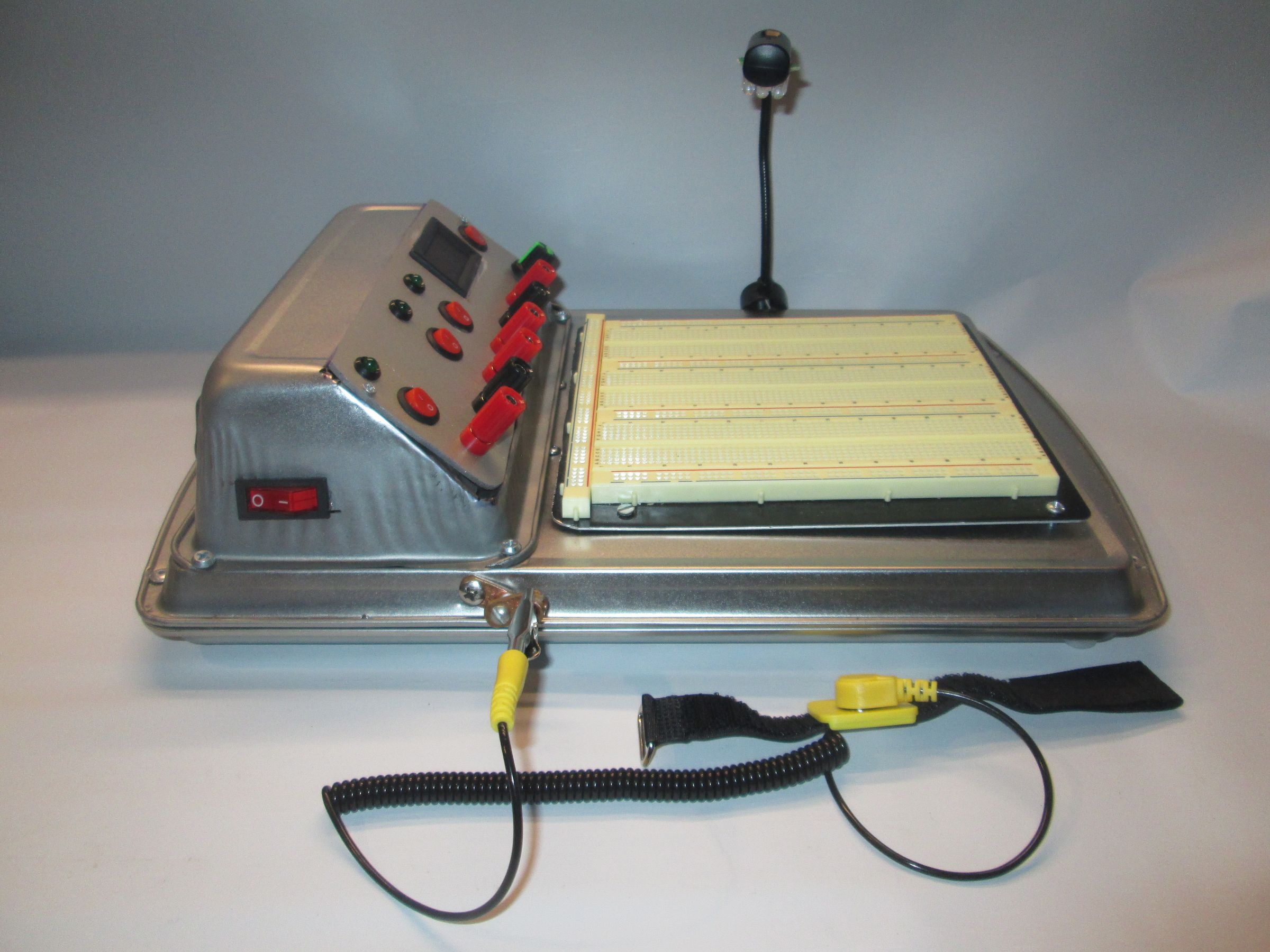 Powered Breadboard Workstation : 6 Steps (with Pictures) - Instructables