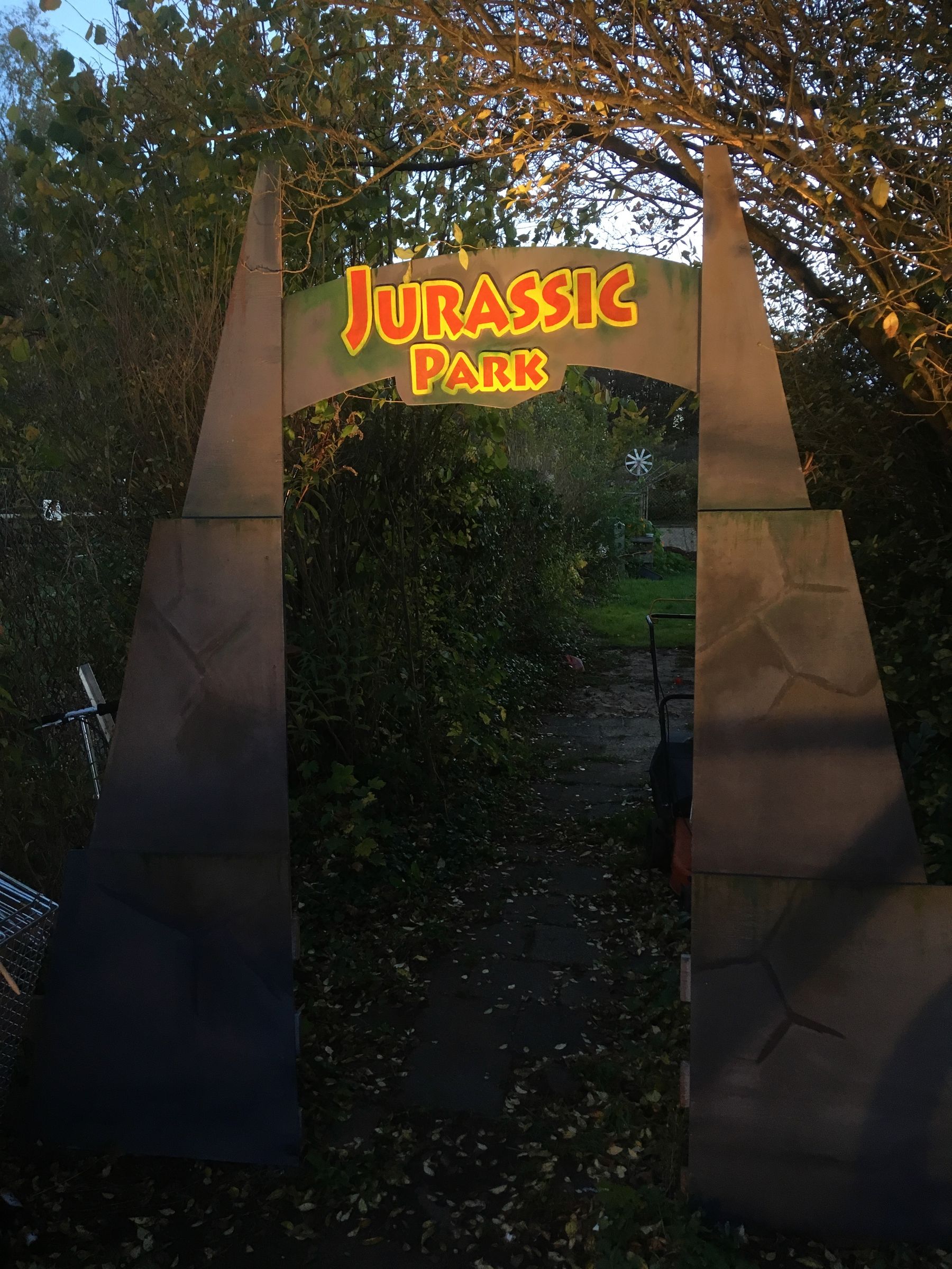 Jurassic Park Gate : 4 Steps (with Pictures) - Instructables