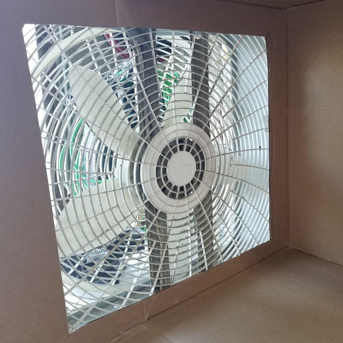 DIY Cardboard Spray Booth : 8 Steps (with Pictures) - Instructables