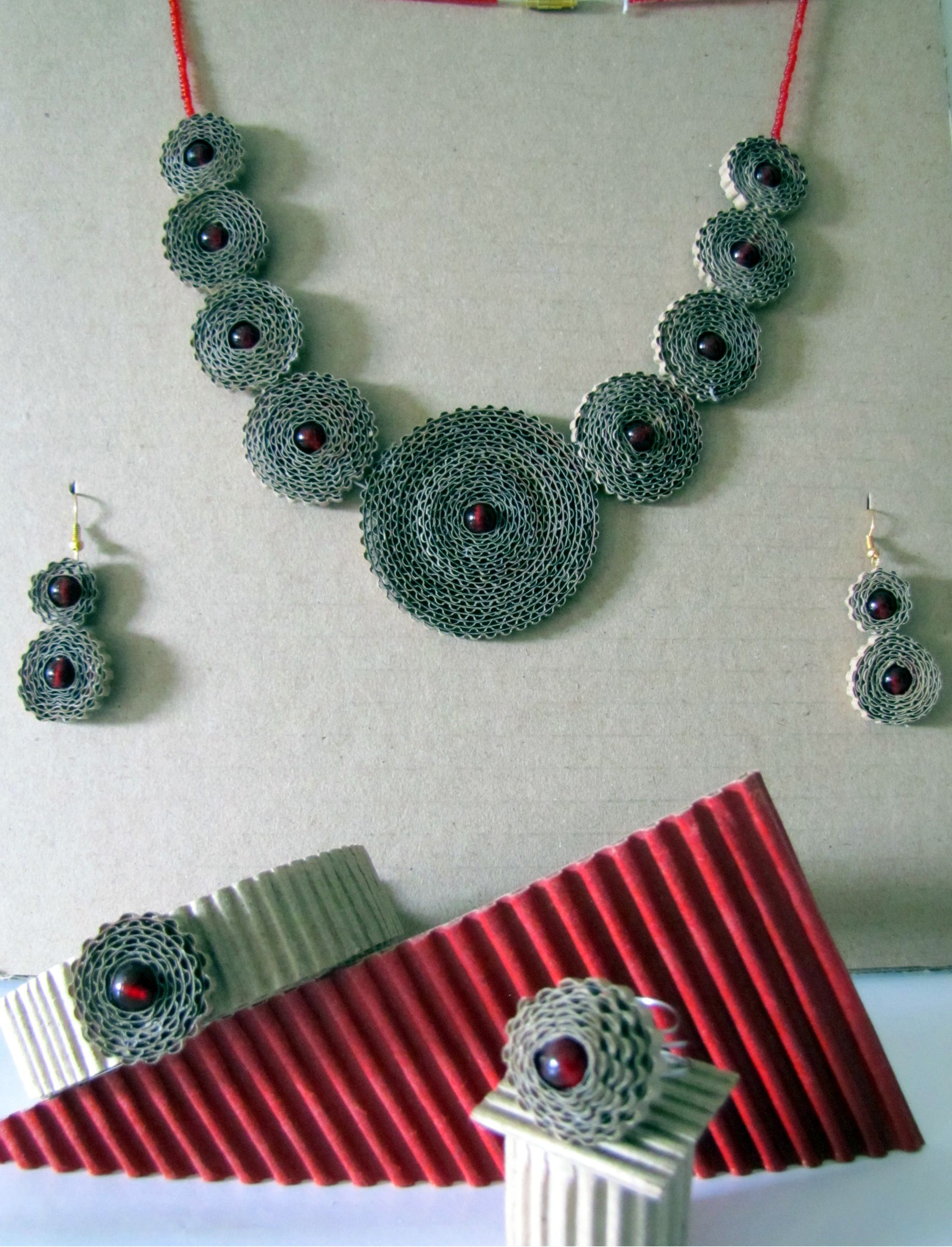 Cardboard Jewelry - a Full Set : 7 Steps (with Pictures) - Instructables