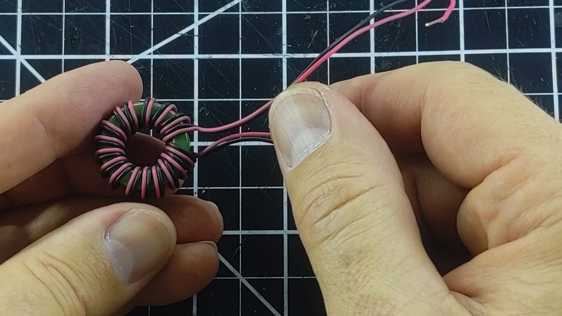 Easy Joule Thief Circuit : 10 Steps (with Pictures) - Instructables