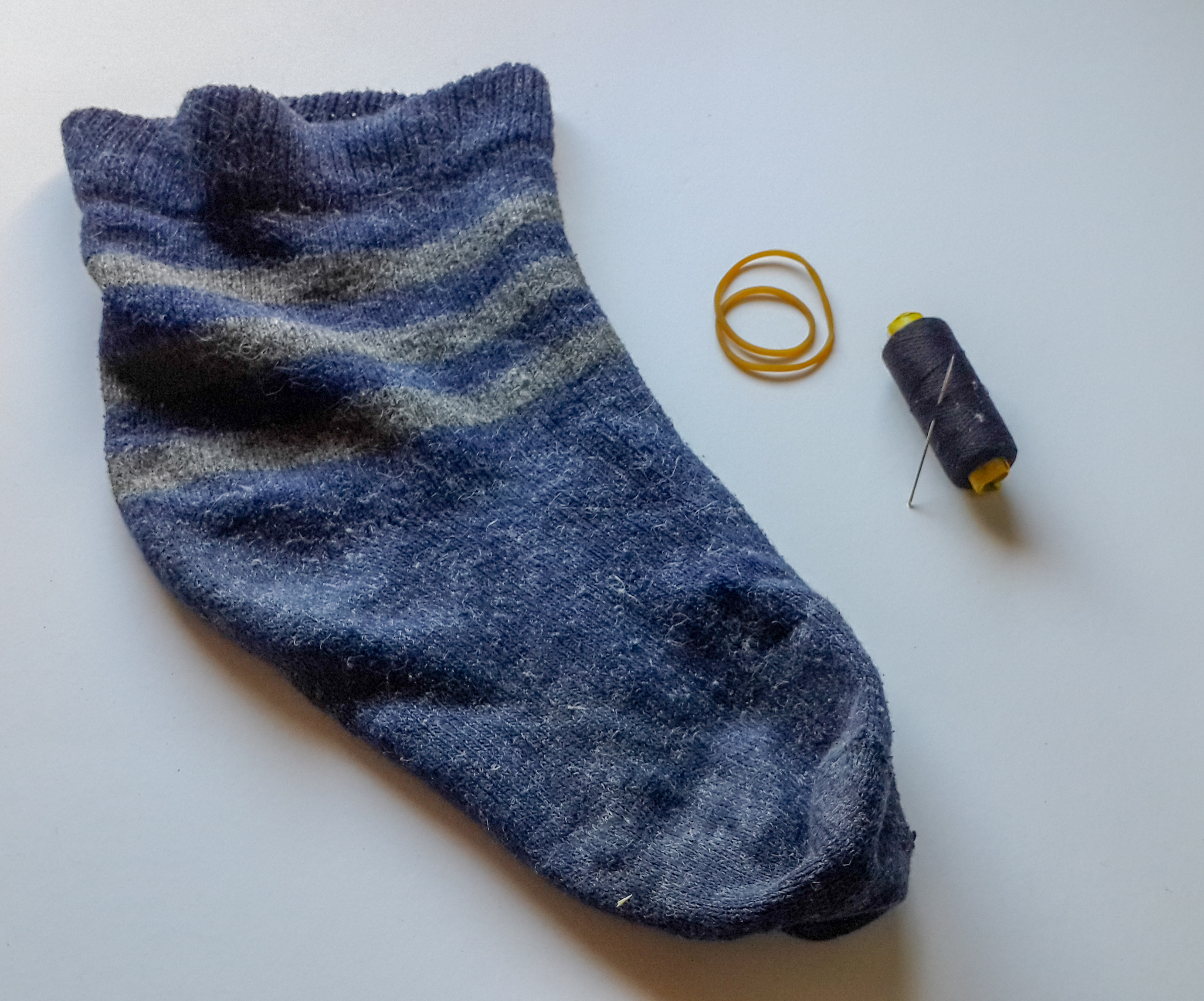 REPAIR OF SOCKS : 7 Steps - Instructables