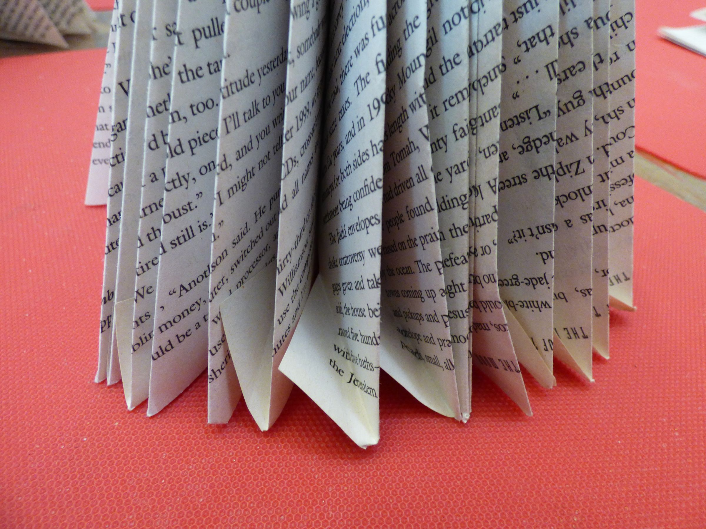 Folded Book Christmas Tree : 8 Steps (with Pictures) - Instructables