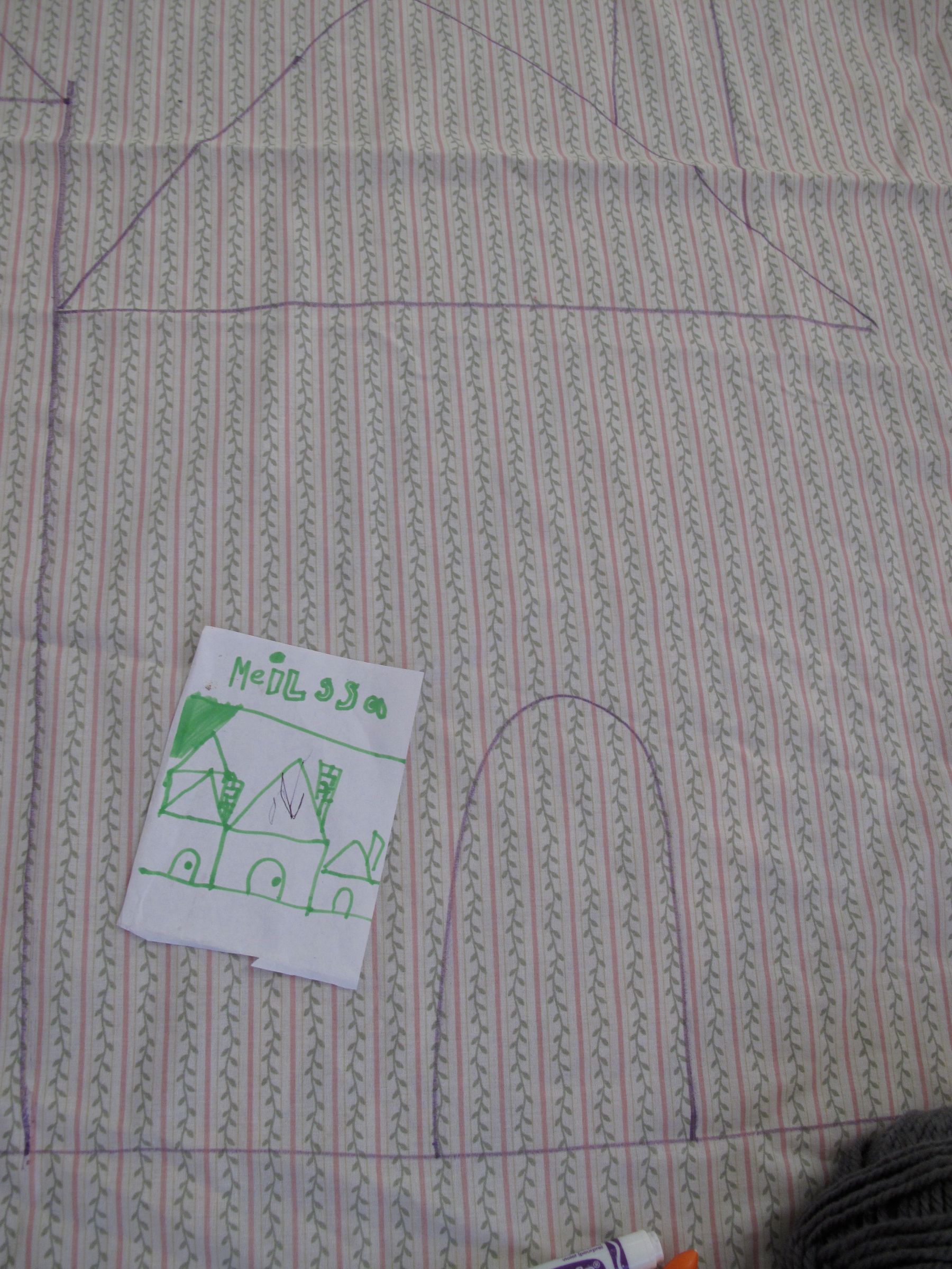 "Drawing" on Fabric With Yarn (aka Couching) : 5 Steps (with Pictures ...