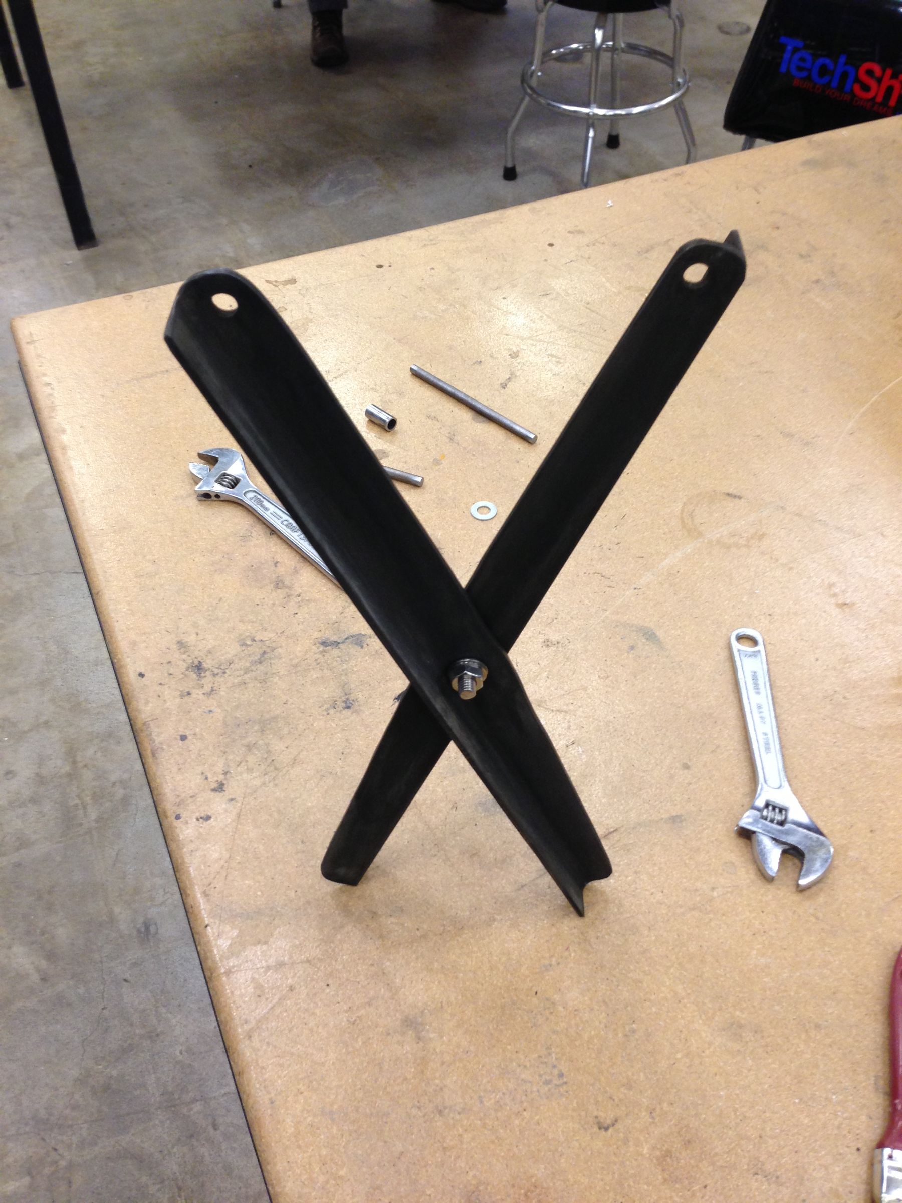 Parallel Leg Vise With St. Andrew's Cross : 6 Steps (with Pictures ...