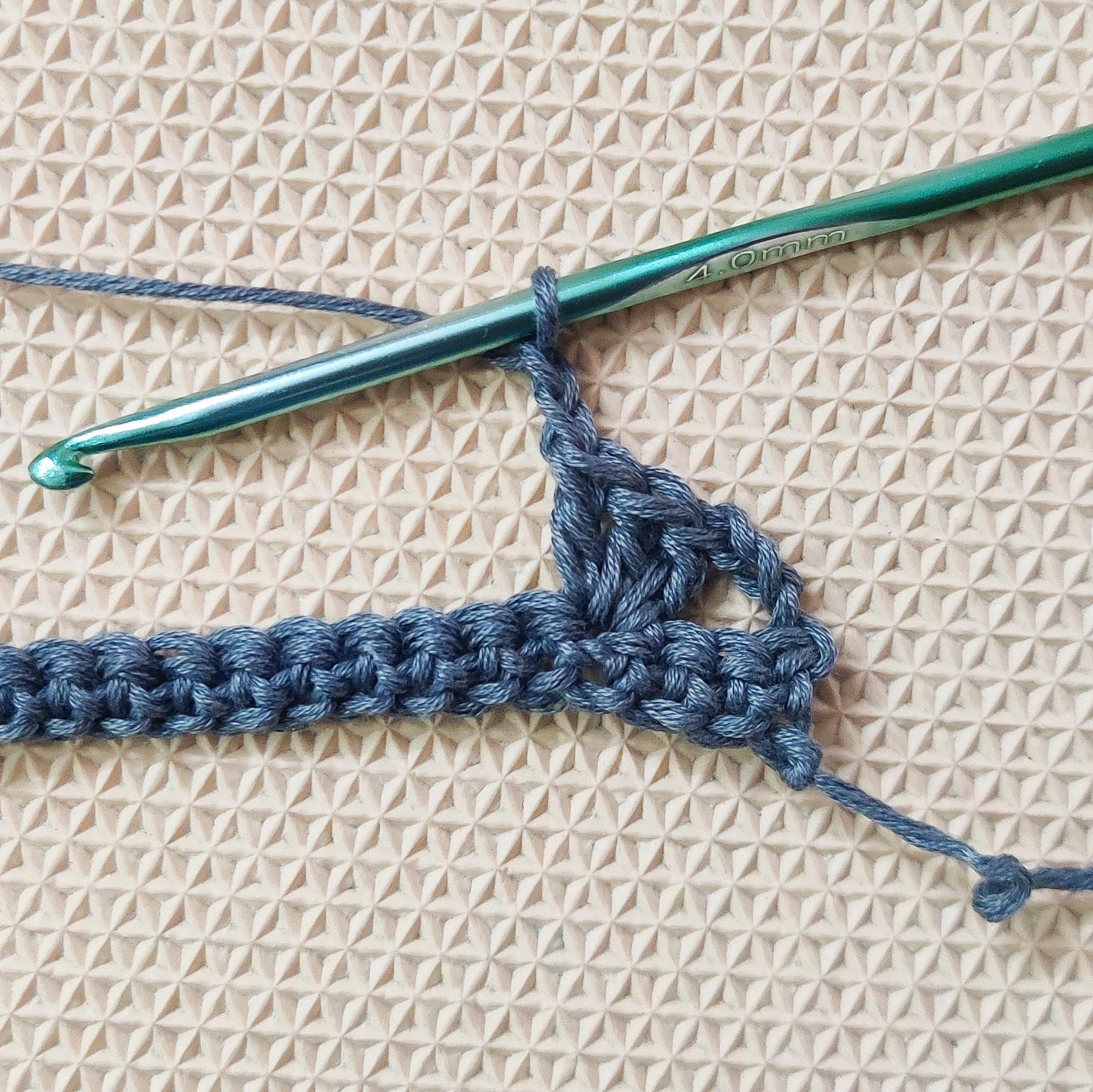 Easy Crochet Table Runner Pattern With Shell Stitch : 6 Steps (with ...