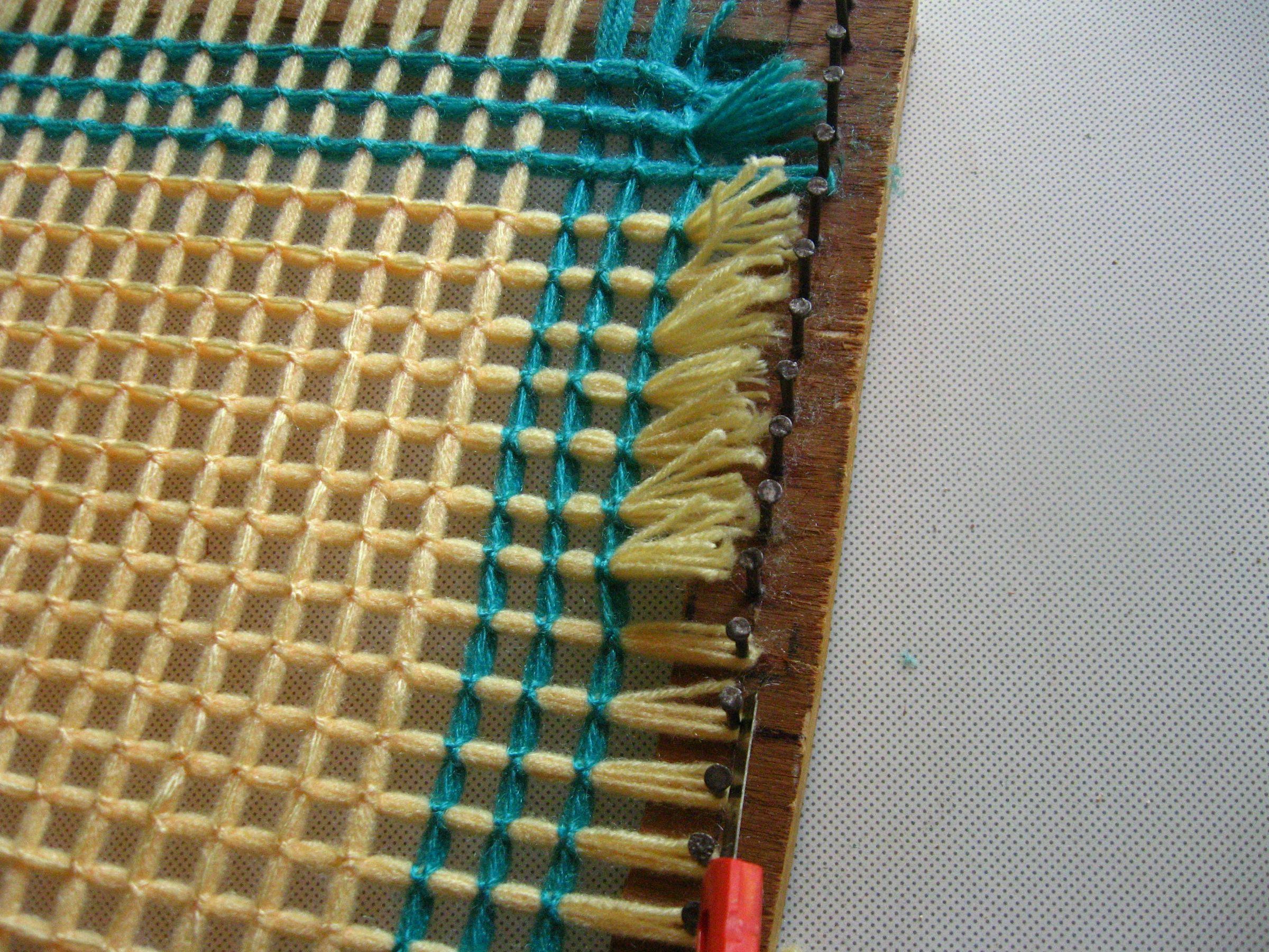 How to Weave a Criss-Cross Table Mat With Home-made Loom : 12 Steps ...