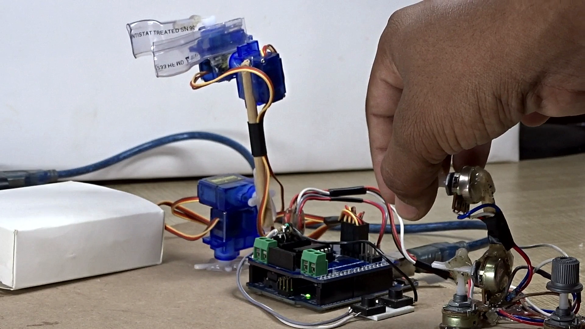 Simple Mimicking Robot Arm Using Arduino : 8 Steps (with Pictures ...