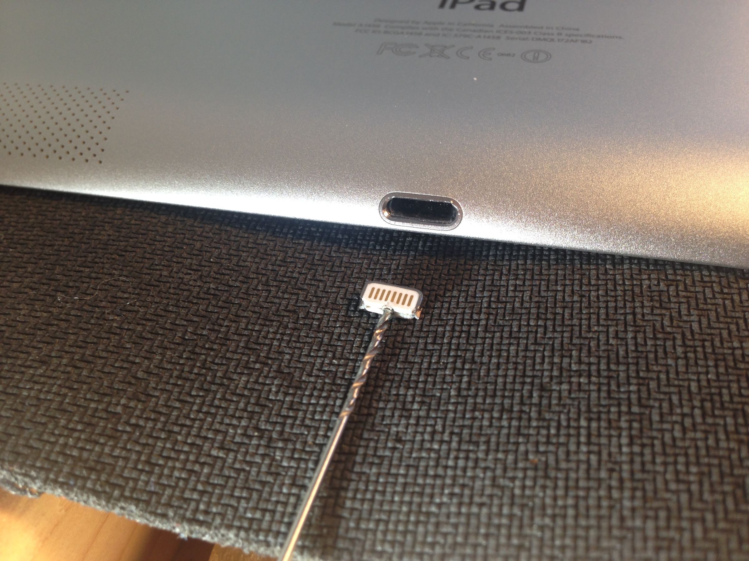 Extract a Broken Lightning Plug From Your IPad : 6 Steps (with Pictures ...