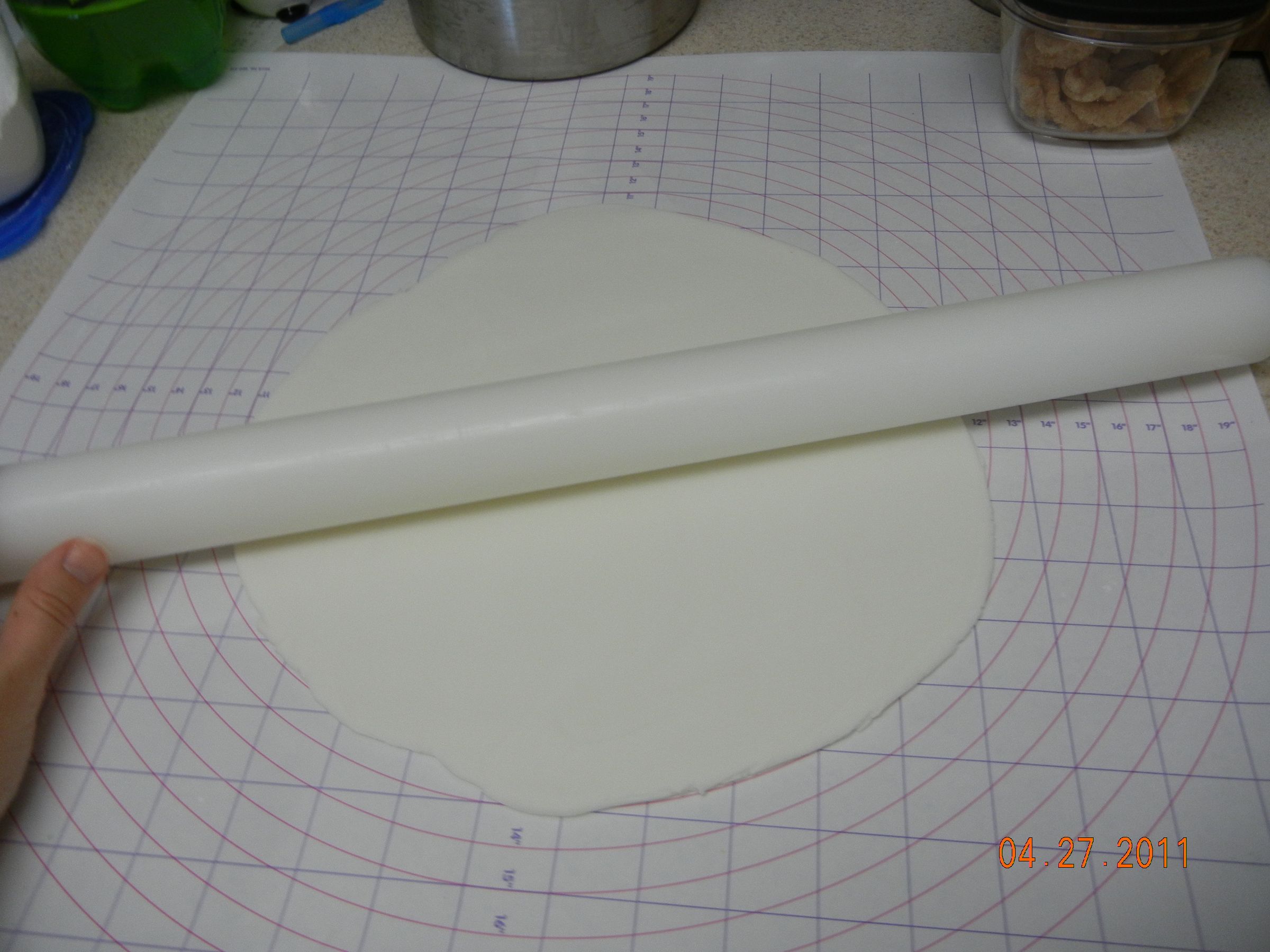 Basic Fondant Cake : 5 Steps (with Pictures) - Instructables