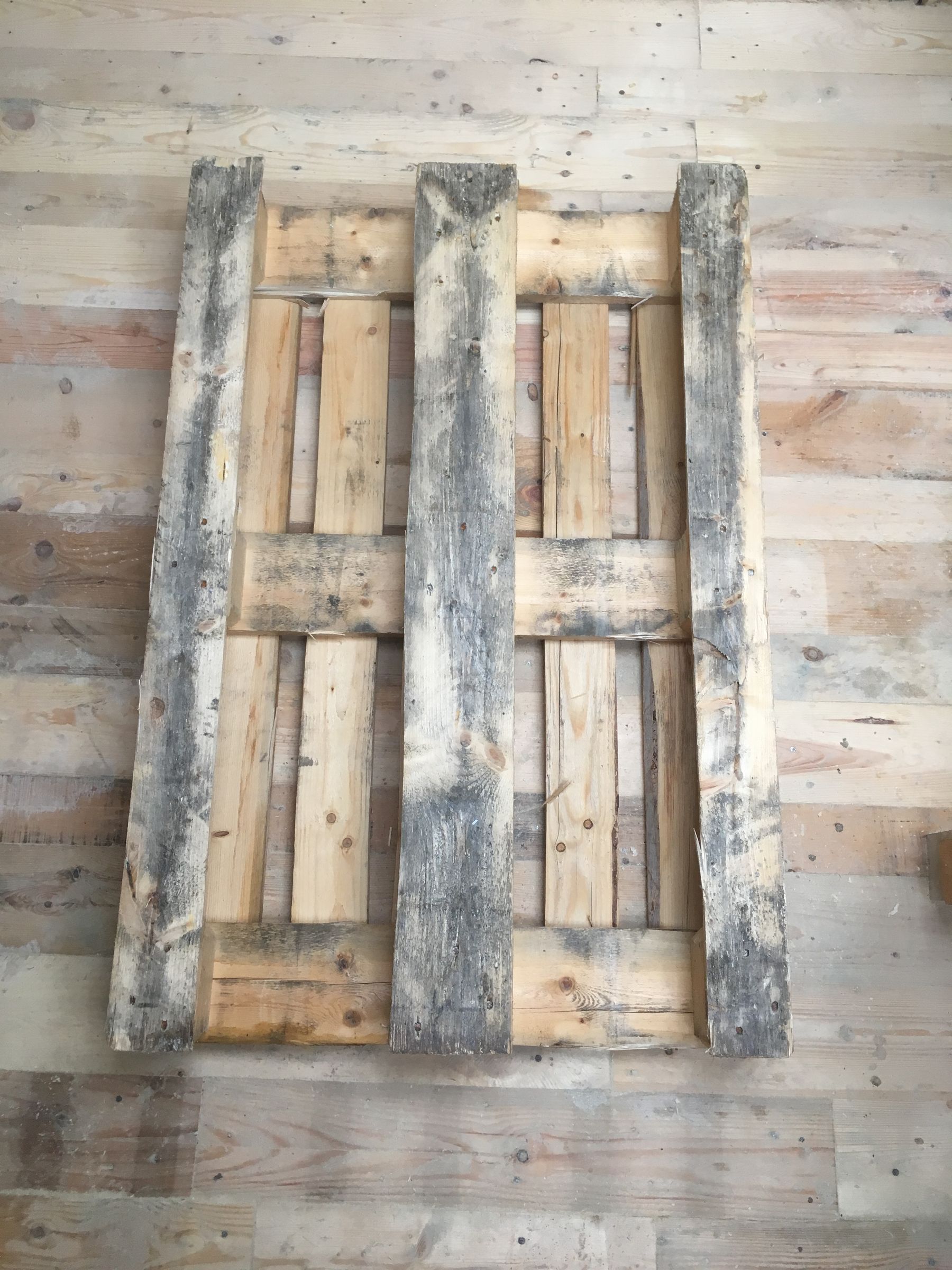 How to Disassemble a Pallet Efficiently : 8 Steps (with Pictures ...