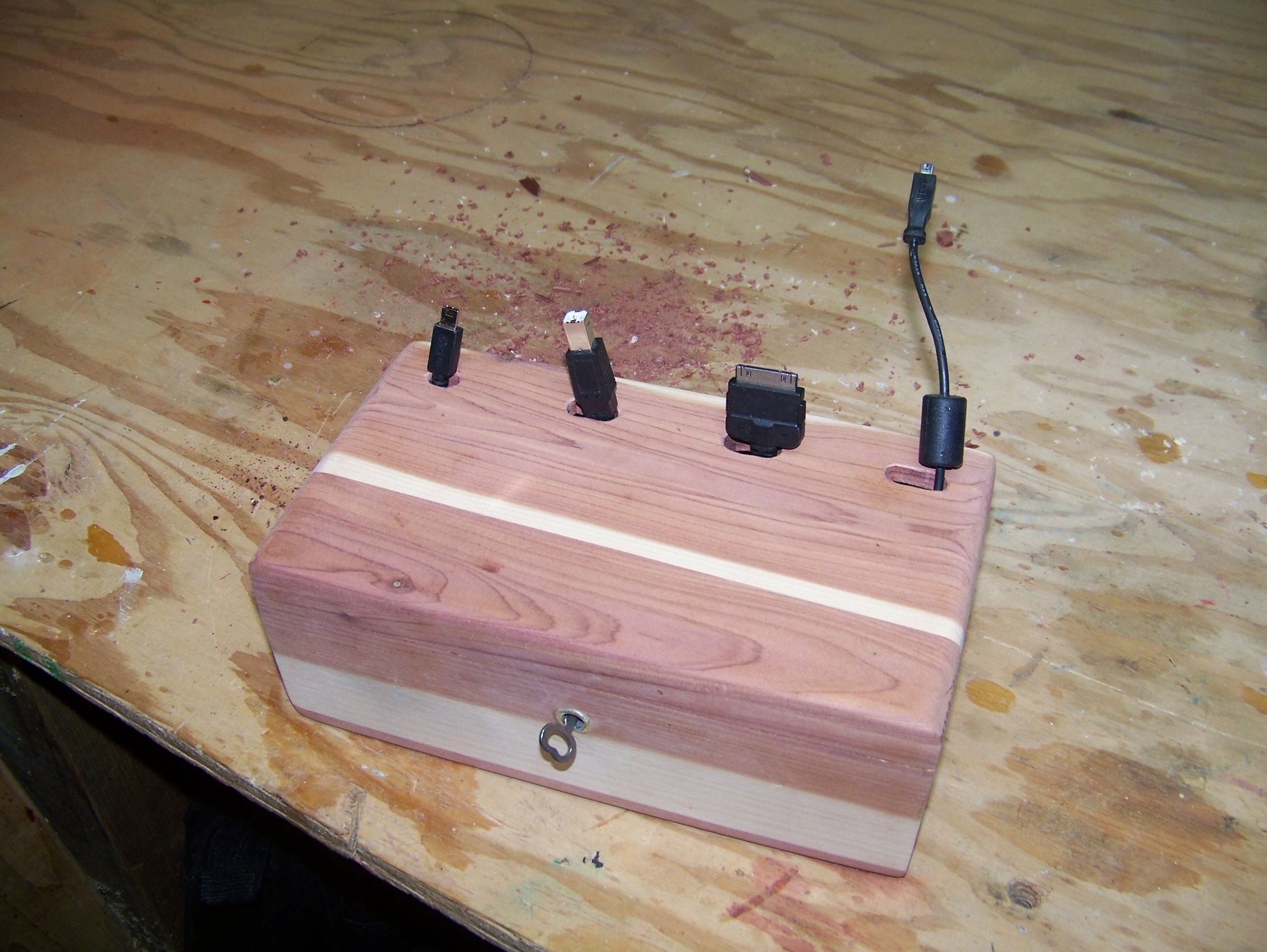 How to Make a USB Hub Cable Organizer : 6 Steps - Instructables