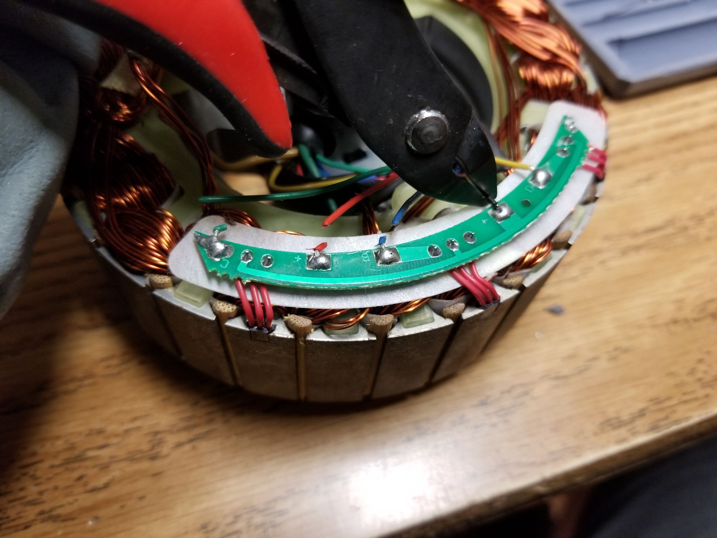 Mounting Hoverboard Wheels Securely and Easily Onto Stateboard ...